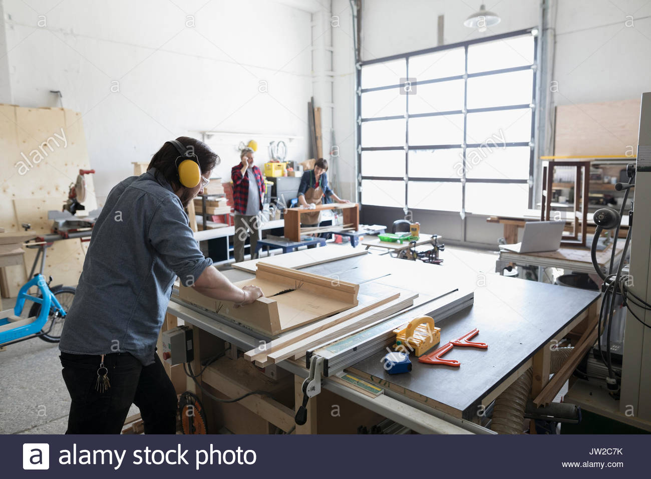 Carpenters working hi-res stock photography and images - Alamy
