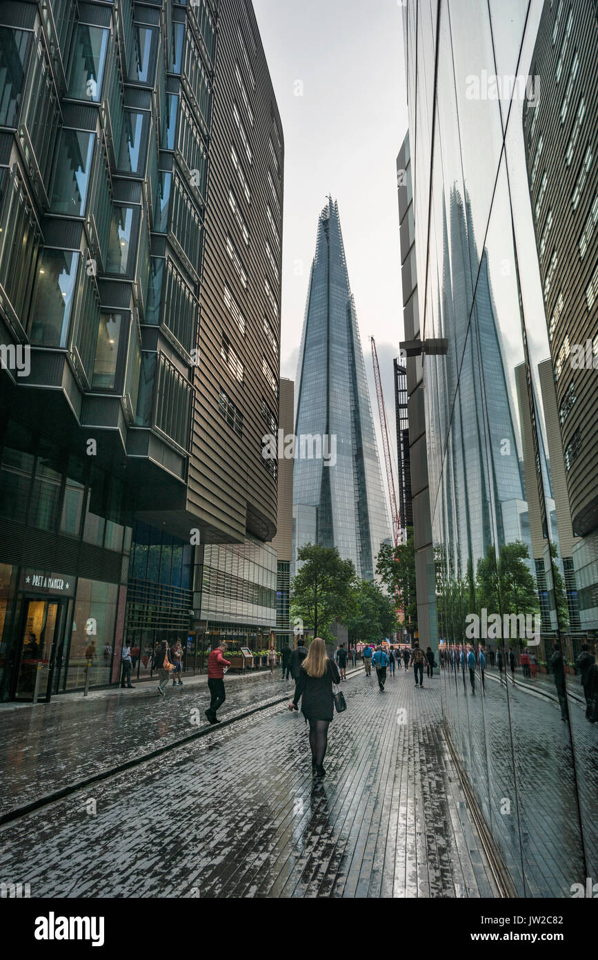 High-rise, The Shard, Reflection high-rise office building, Rainy ...