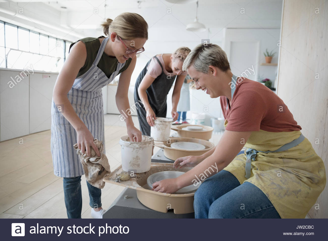 Using pottery wheel hi-res stock photography and images - Alamy