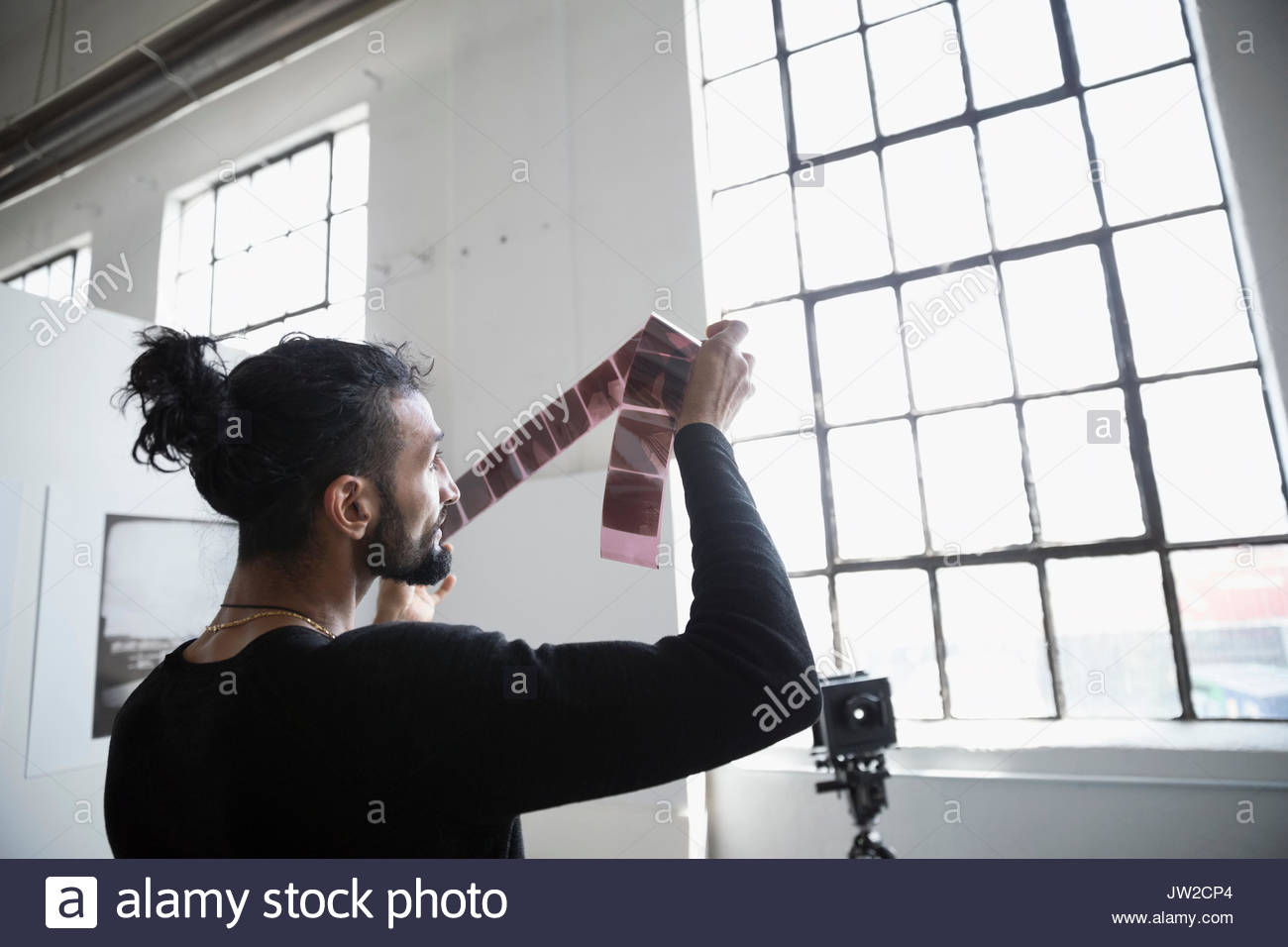 Person looking at negatives hi-res stock photography and images - Alamy