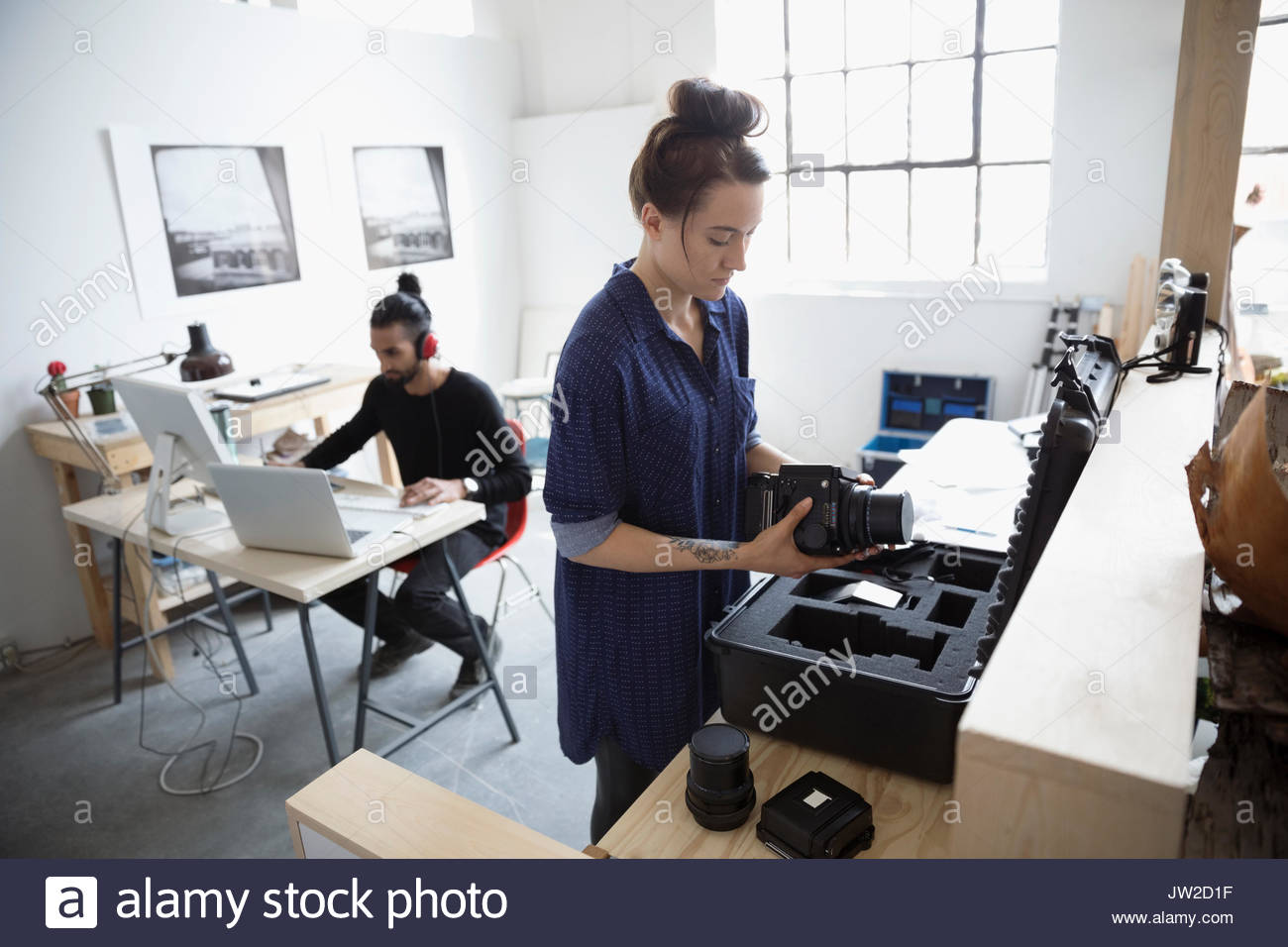Studio photographers hi-res stock photography and images - Alamy