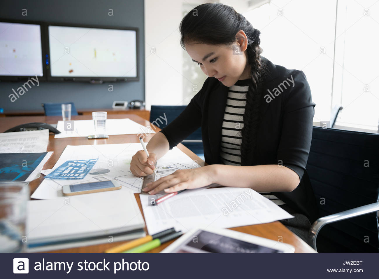 Female architect drawing hi-res stock photography and images - Alamy