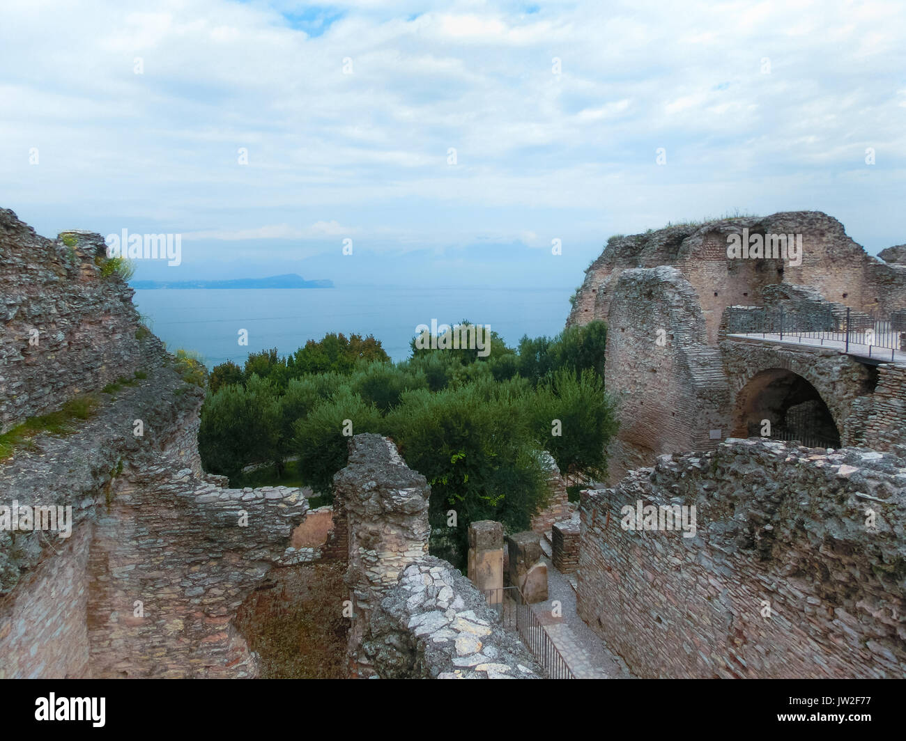Rock roman villa hi-res stock photography and images - Alamy
