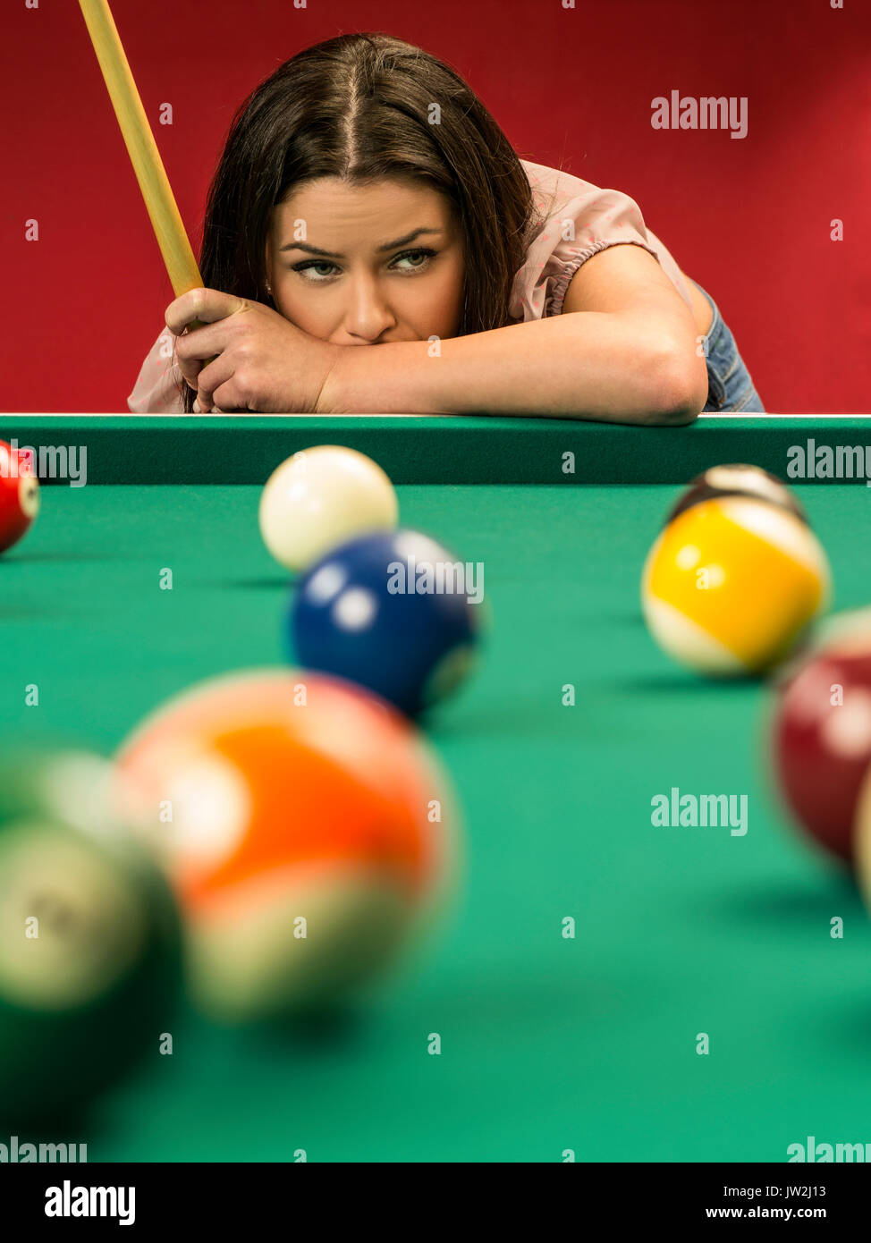 Female pool player hi-res stock photography and images - Alamy