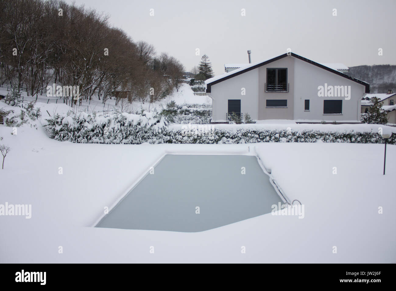 Frozen swimming pool hi-res stock photography and images - Alamy