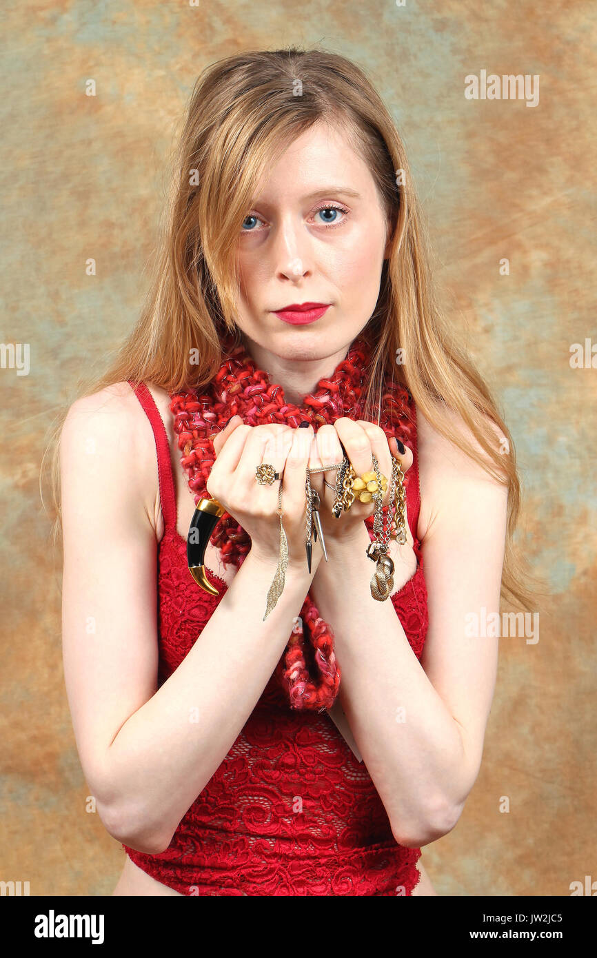 Beautiful girl gold jewelry hi-res stock photography and images - Alamy