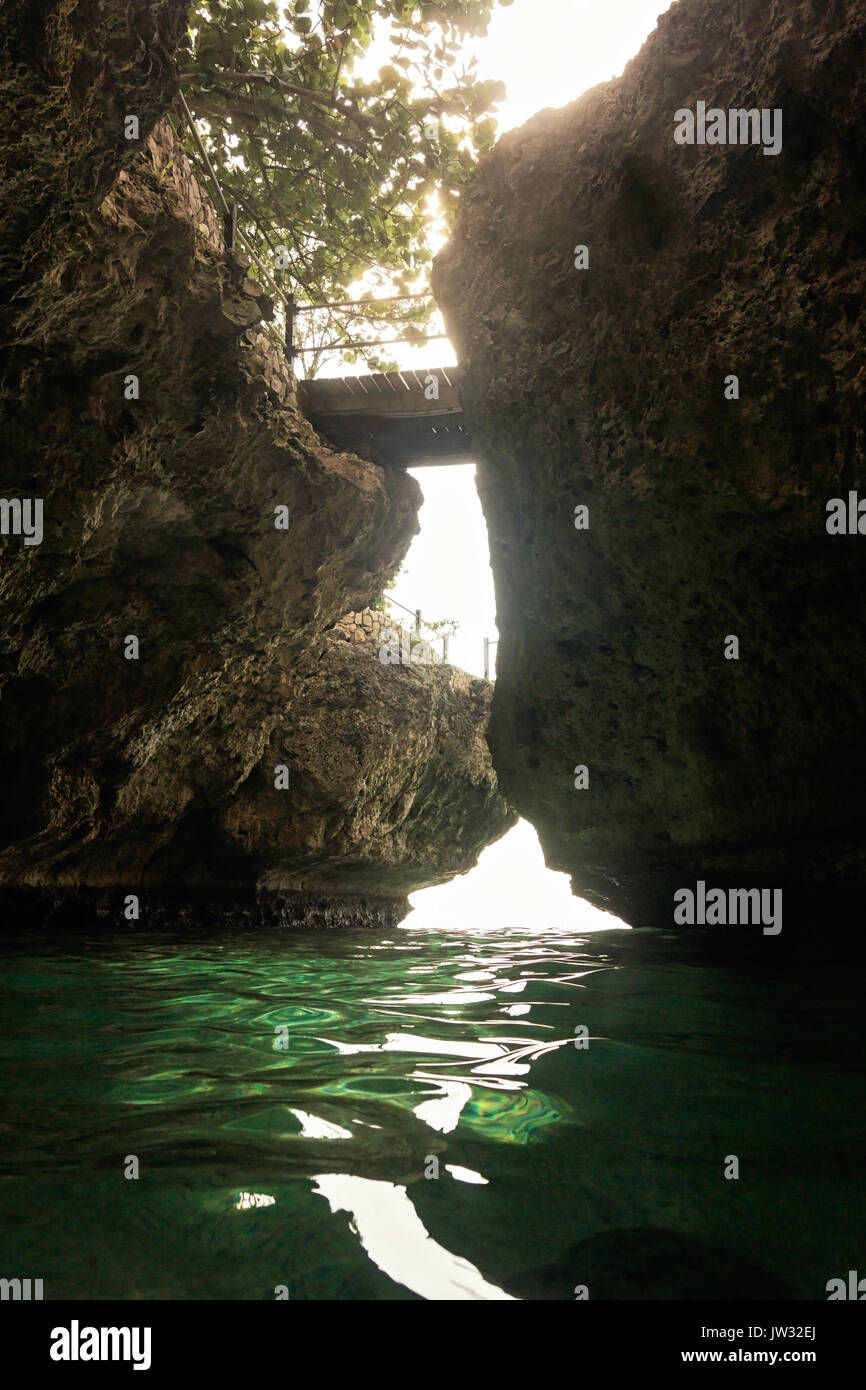 Footbridge hanging between rocks hi-res stock photography and images ...