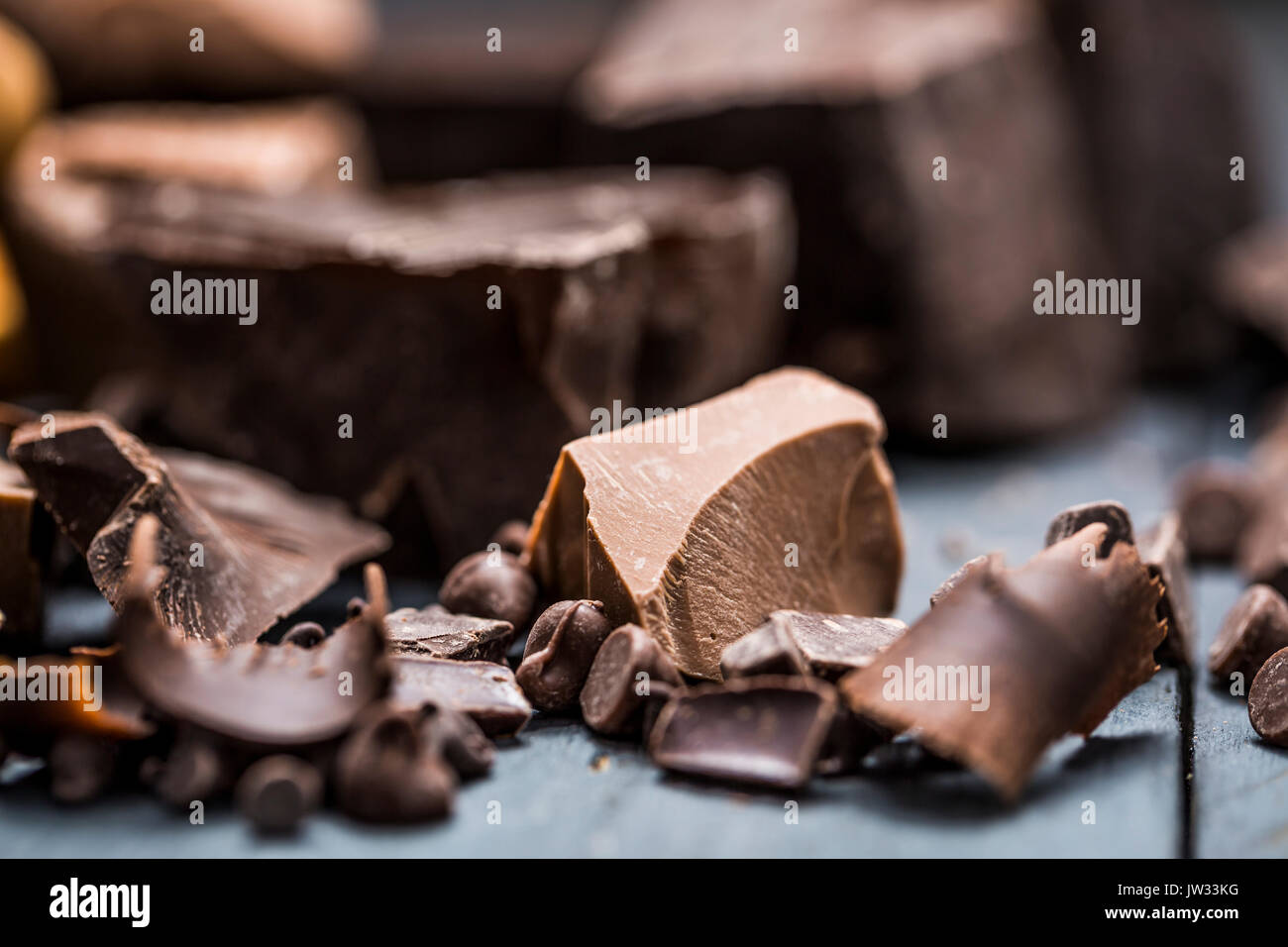 Dark chocolate pieces close hi-res stock photography and images - Alamy