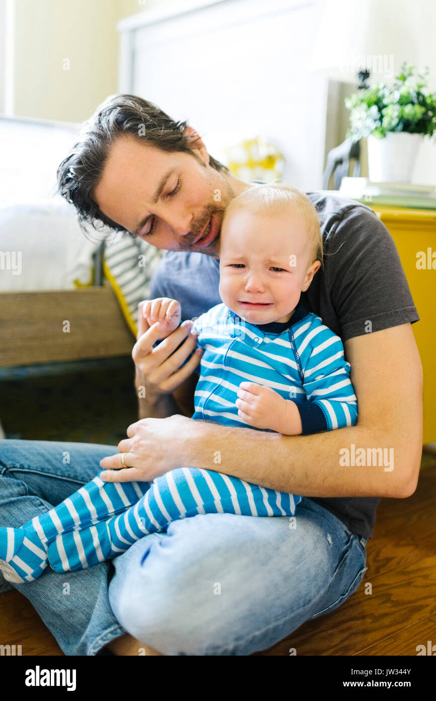 Two boys sitting sad hi-res stock photography and images - Alamy