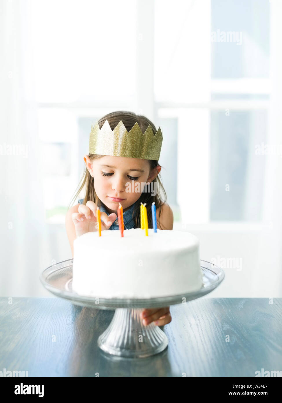 Girl sad cake hi-res stock photography and images - Alamy