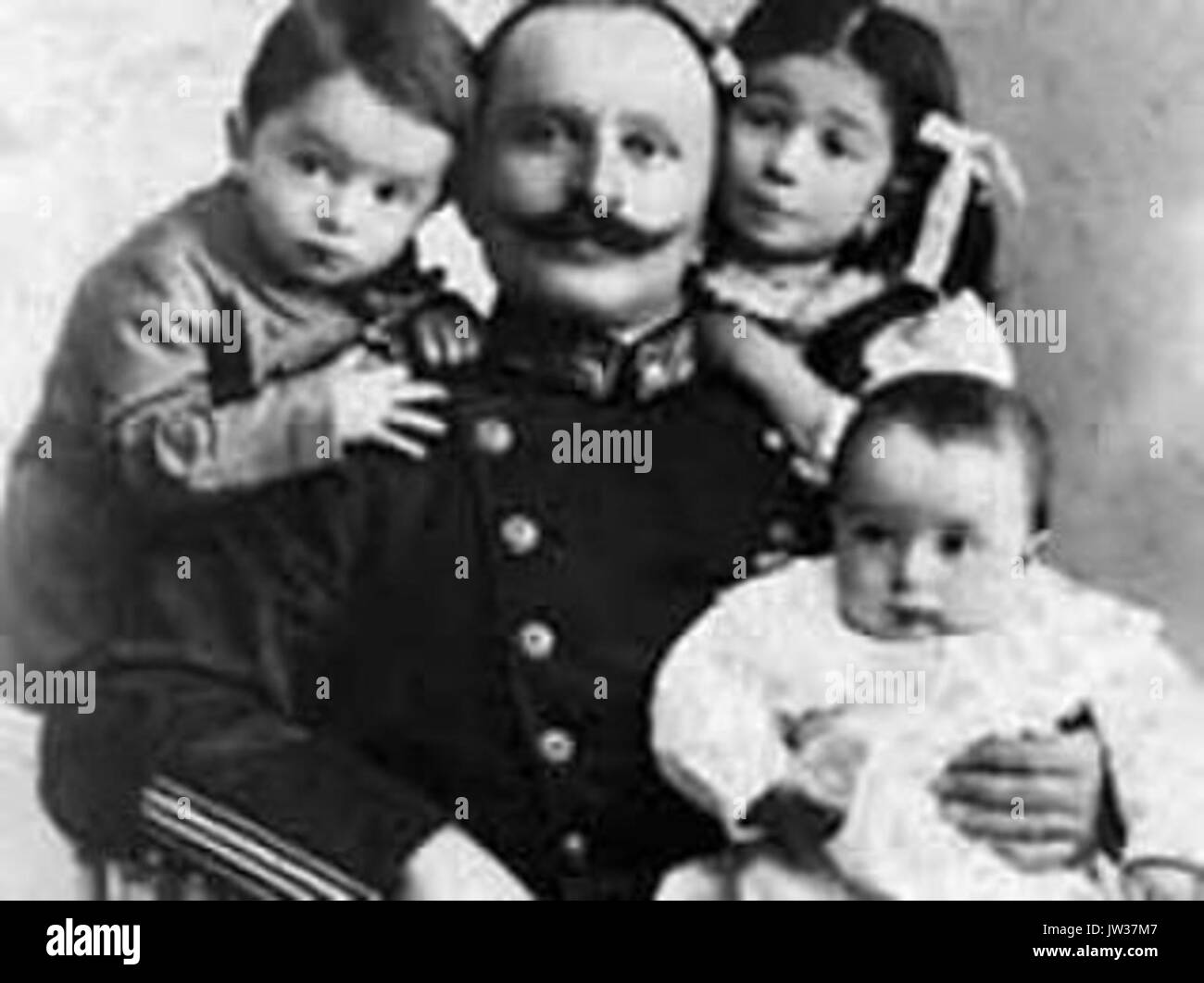 Fahrettin Pasa with his children Stock Photo - Alamy