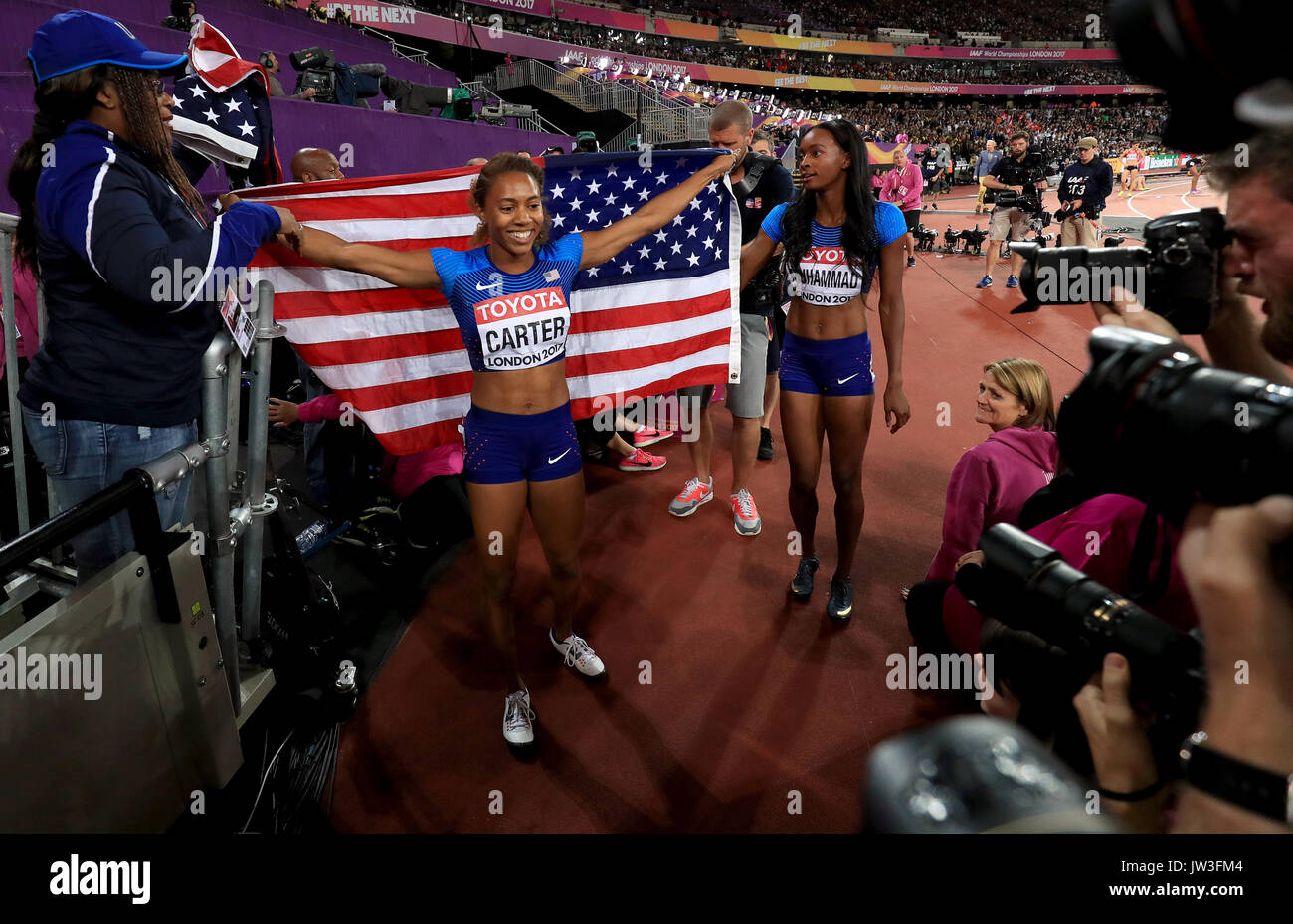 USA's Kori Carter celebrates after winning the Women's 400m hurdles ...