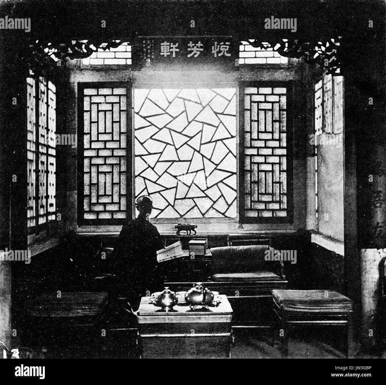 Interior chinese traditional style Black and White Stock Photos ...