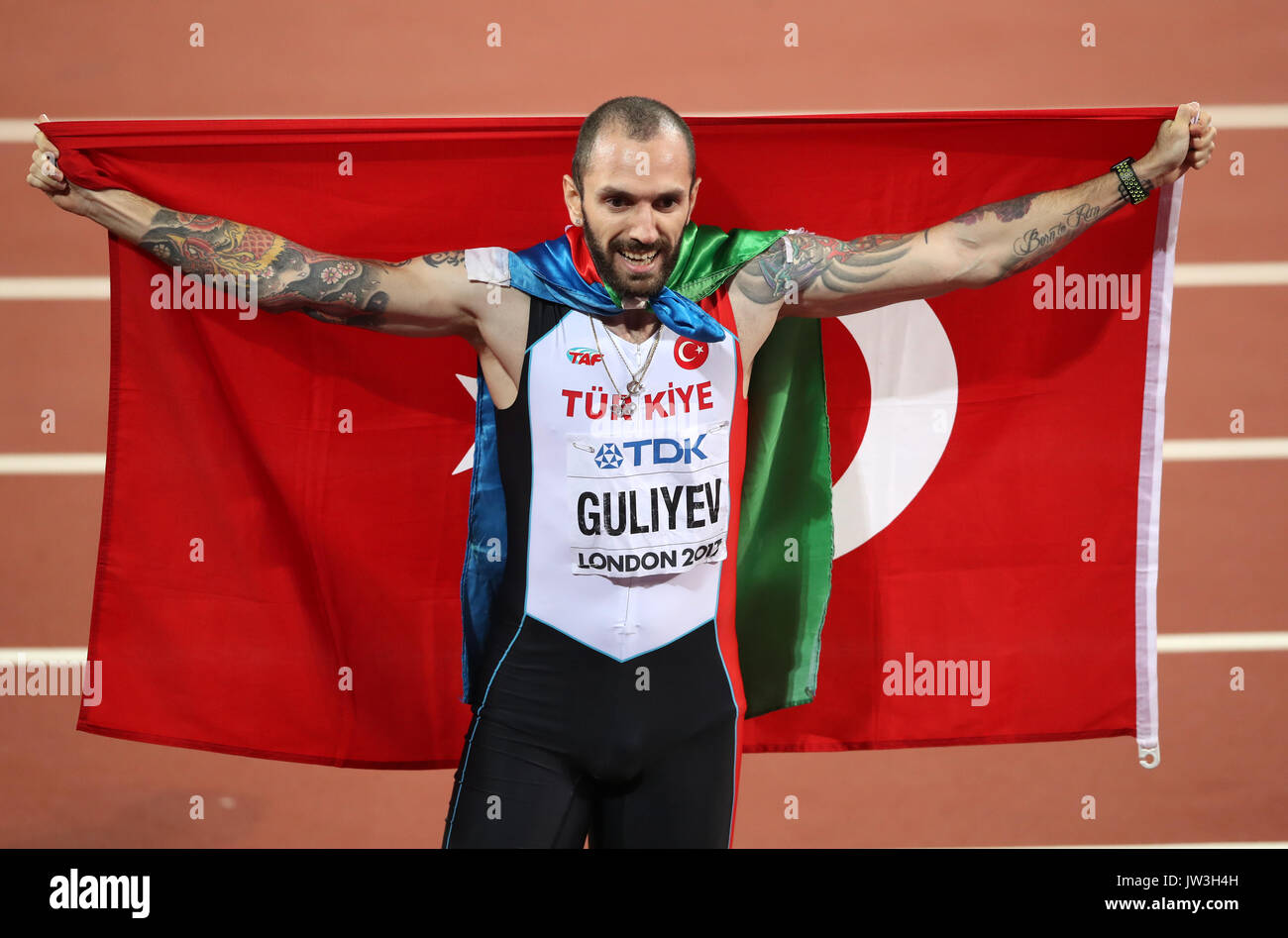 Turkey's Ramil Guliyev celebrates winning gold during the Men's 200m ...