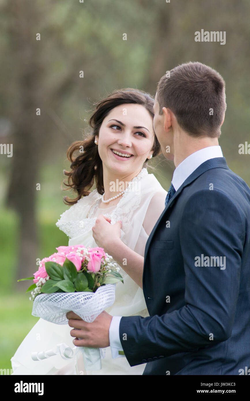 Beautiful married couple in the wedding day Stock Photo - Alamy