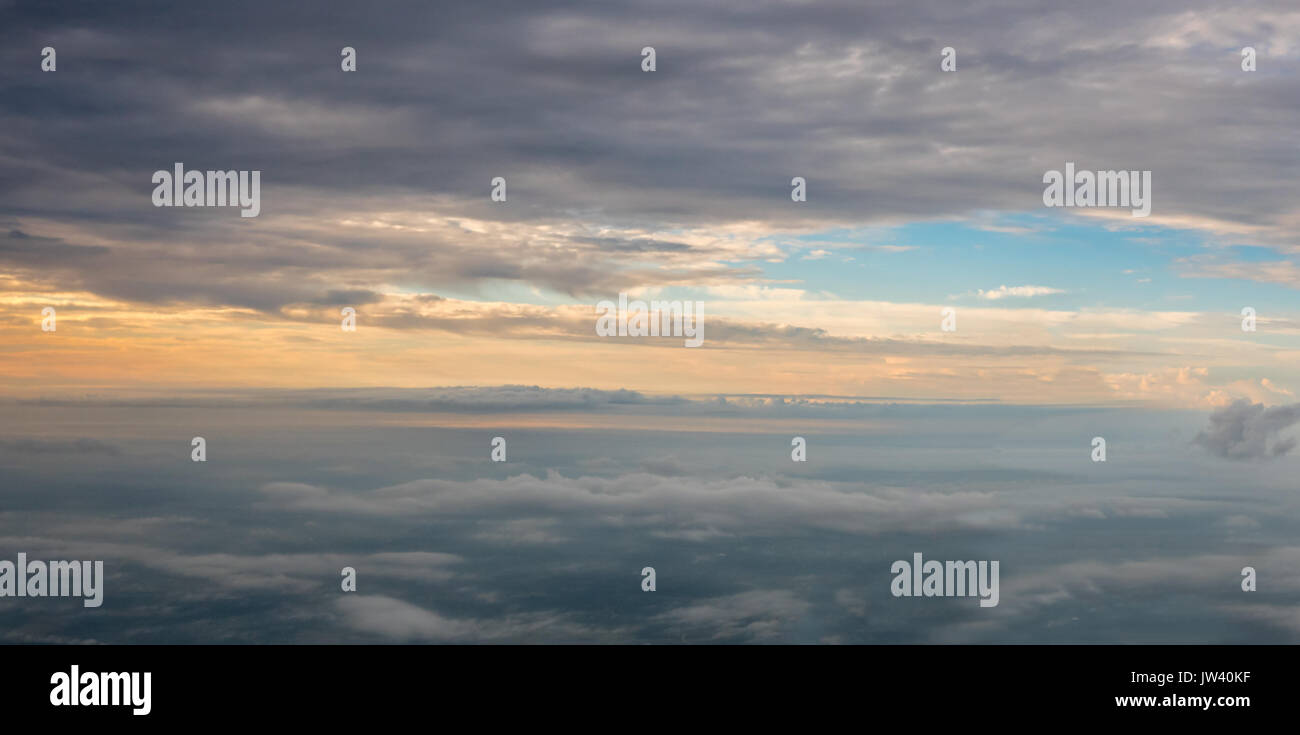 Above 10000 feet hi-res stock photography and images - Alamy