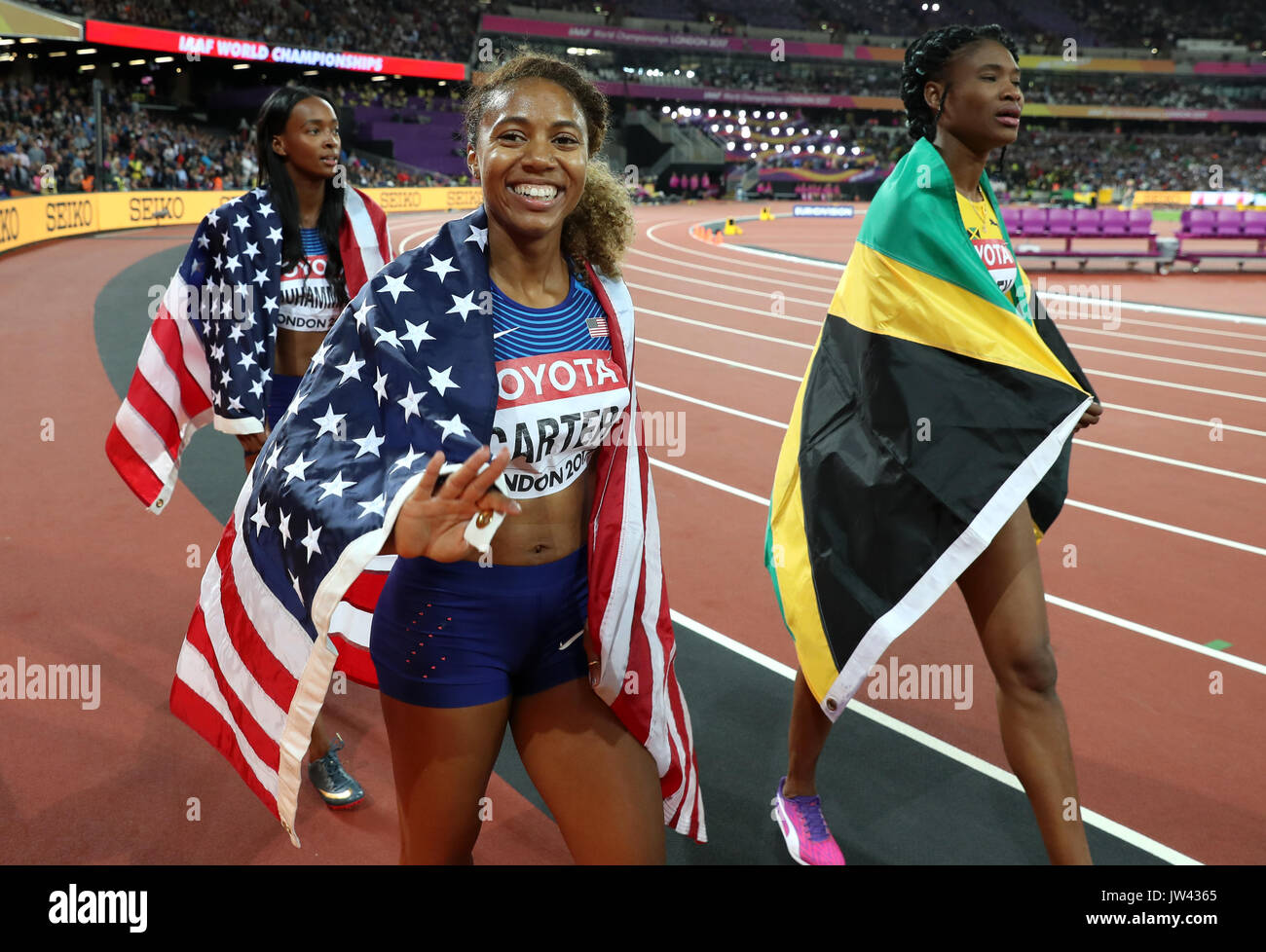USA's Kori Carter celebrates winning gold in the women's 400m hurdles ...