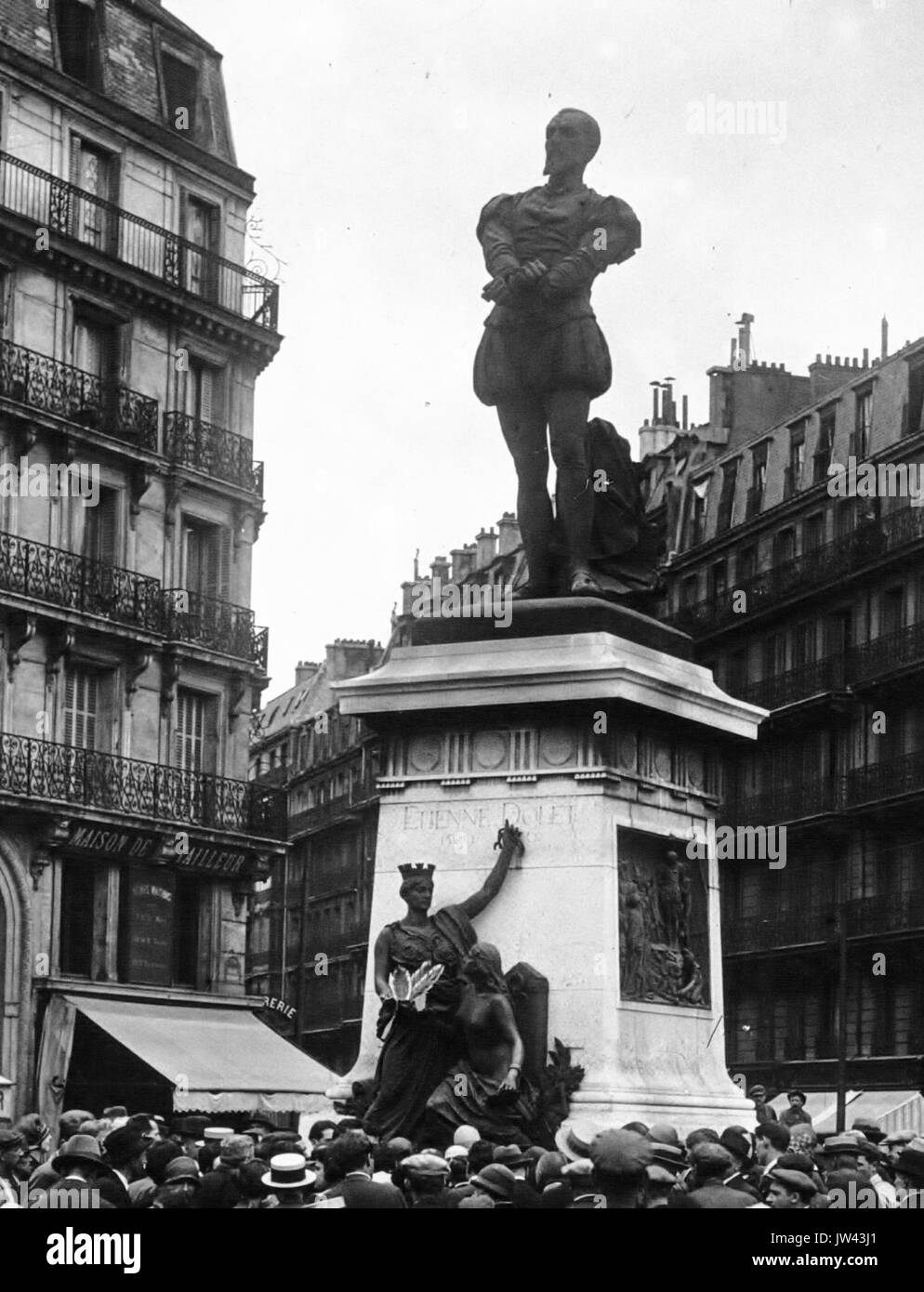Statue d'Etienne Dolet Stock Photo - Alamy