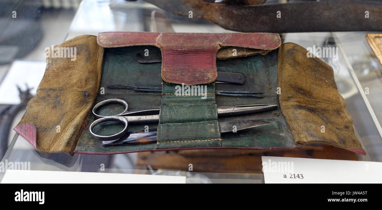 Pocket surgical kit, used in Vermont, early 1800s Bennington Museum ...