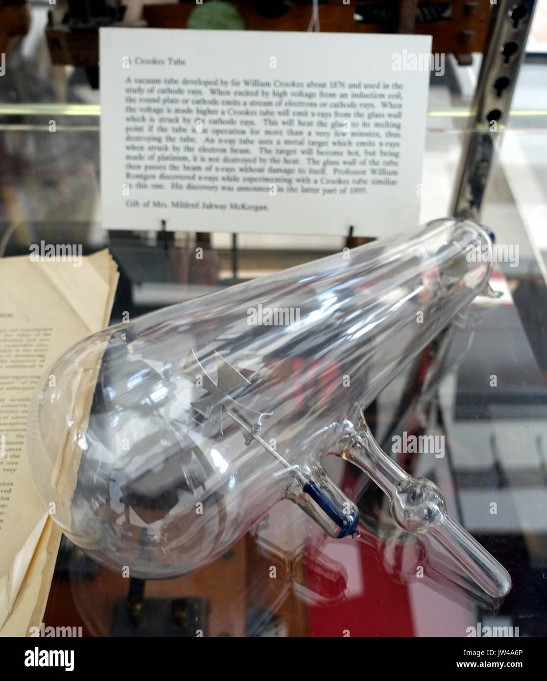 Crookes tube hi-res stock photography and images - Alamy