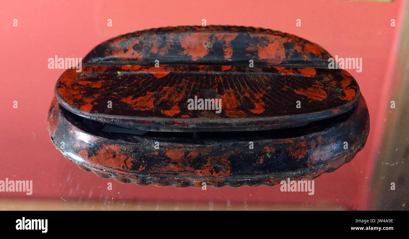 Antique snuff box hi-res stock photography and images - Alamy