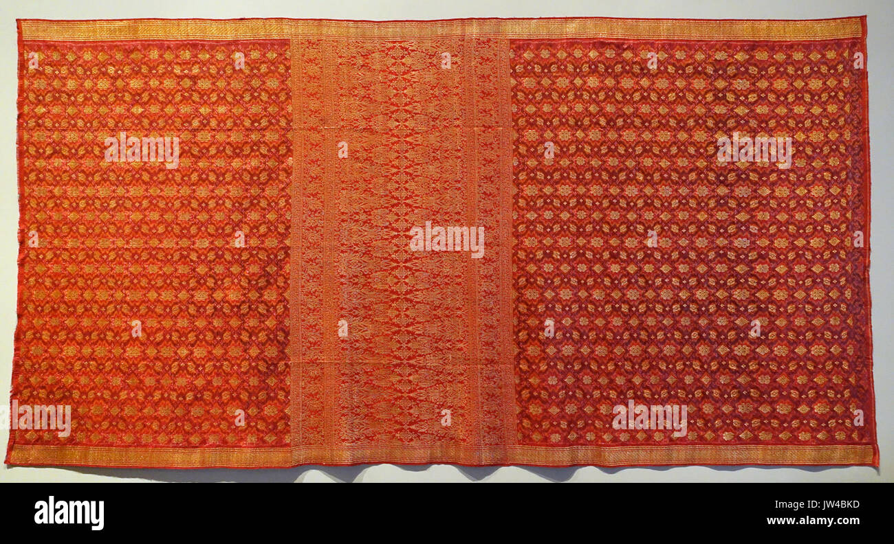 Kain limar songket bertabur (hip wrapper), Malaysian people, Malaya ...