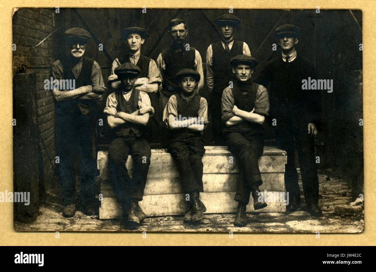 Group of workmen hi-res stock photography and images - Alamy