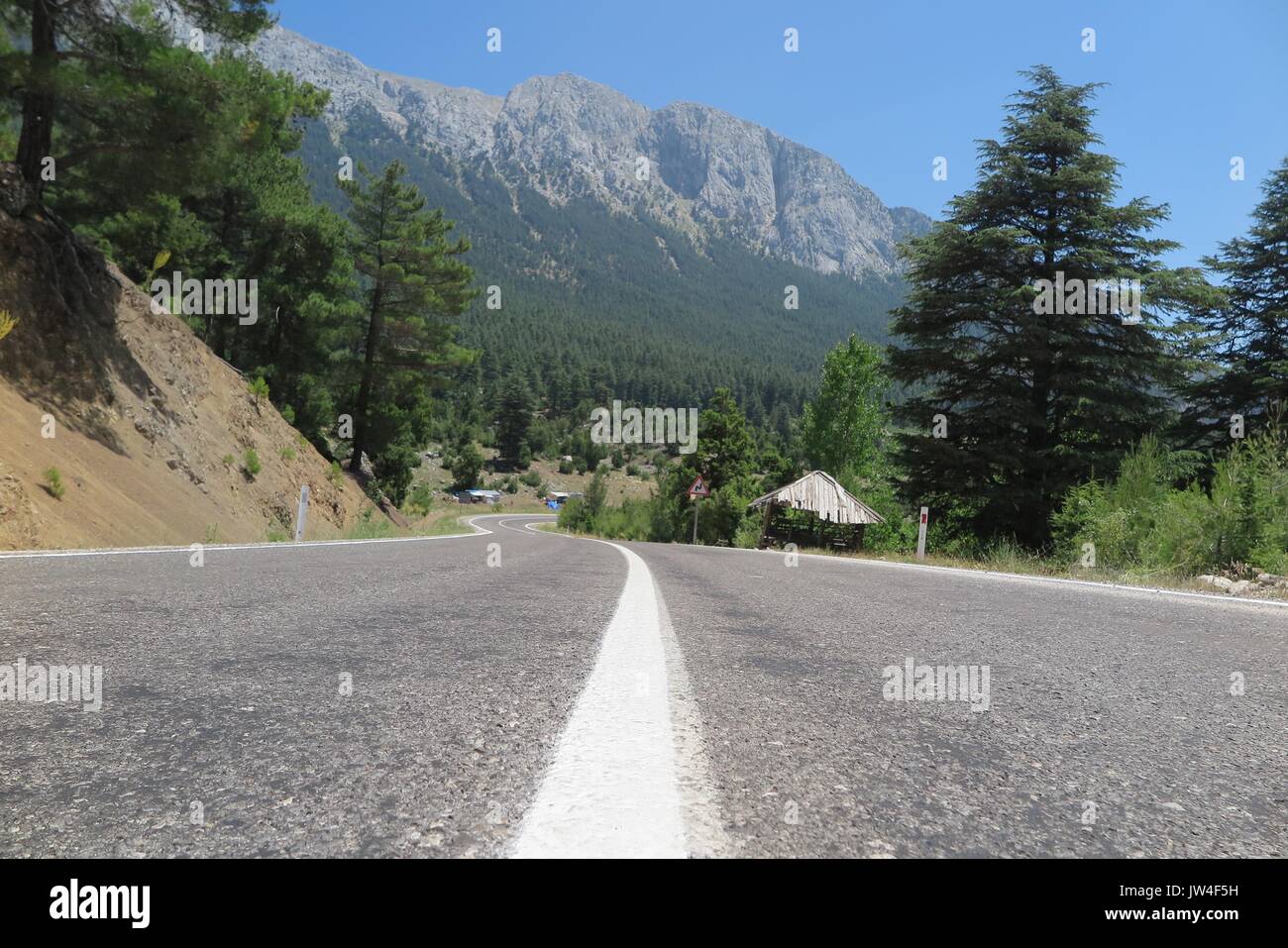 Countryside drive hi-res stock photography and images - Alamy