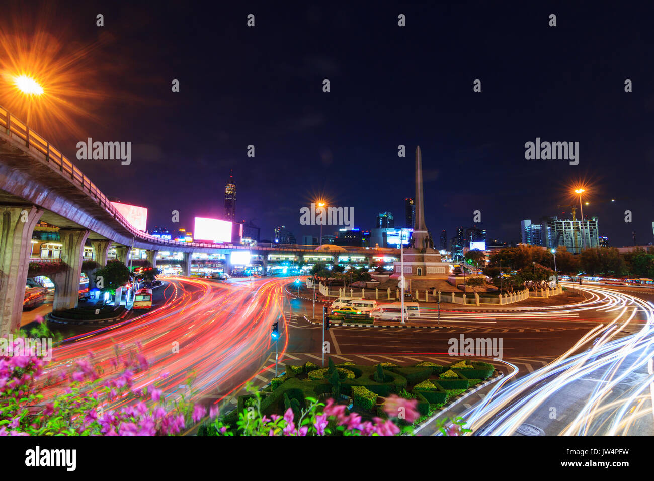 Blur traffic light at Victory monument public landmark in Bangkok Stock ...