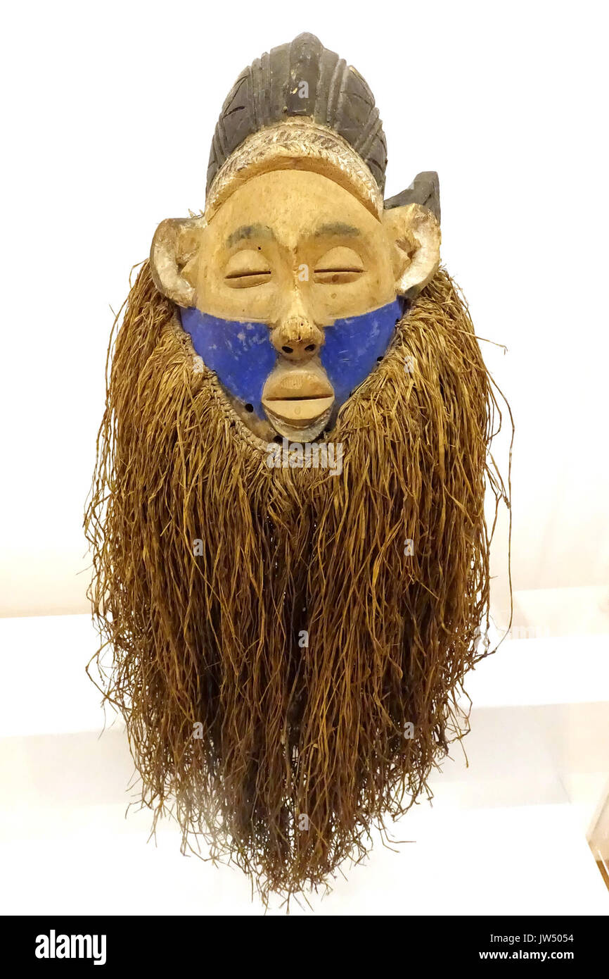 Miniature initiation mask, Zombo people, Kongo subgroup, Democratic ...