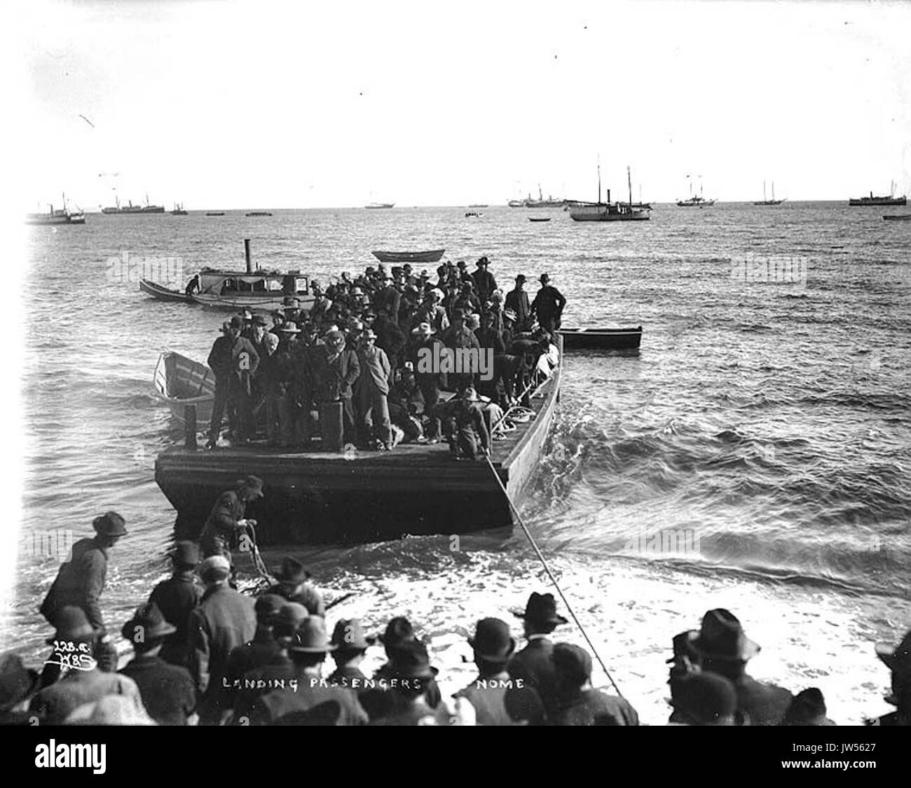 Scow boat Black and White Stock Photos & Images - Alamy