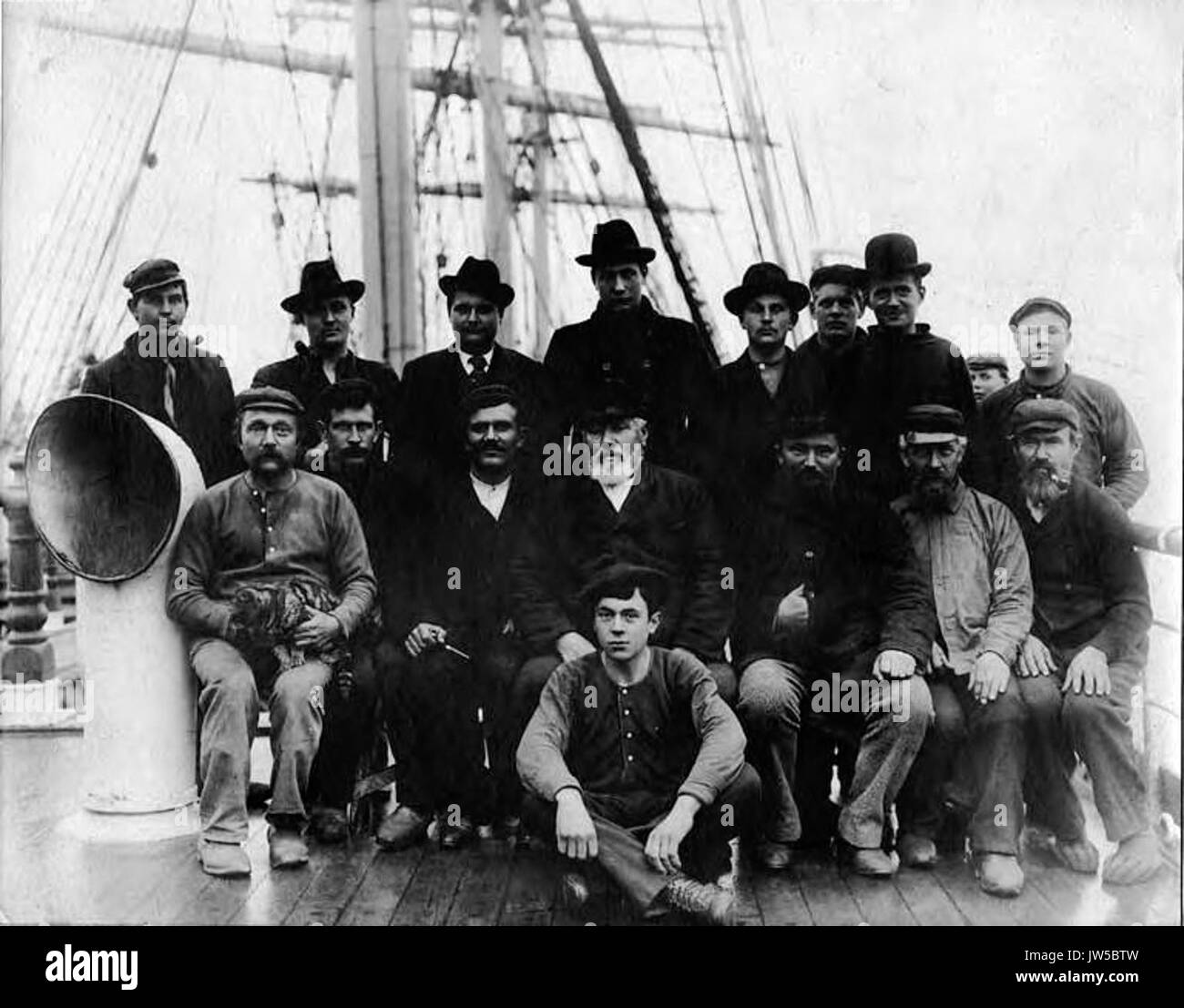 Ships crew activity Black and White Stock Photos & Images - Alamy