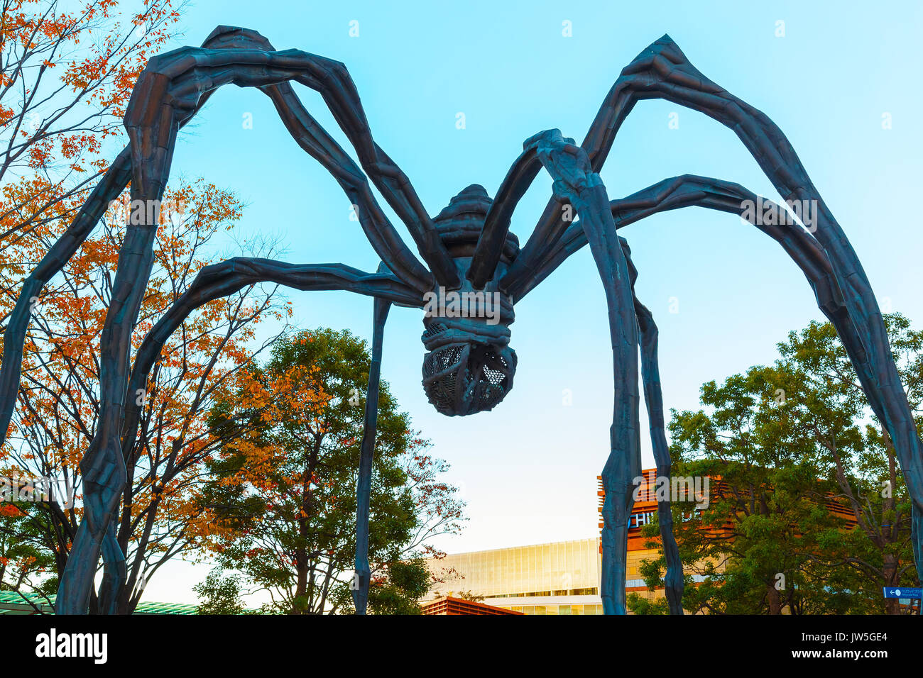 Maman sculpture louise bourgeois mori hi-res stock photography and ...