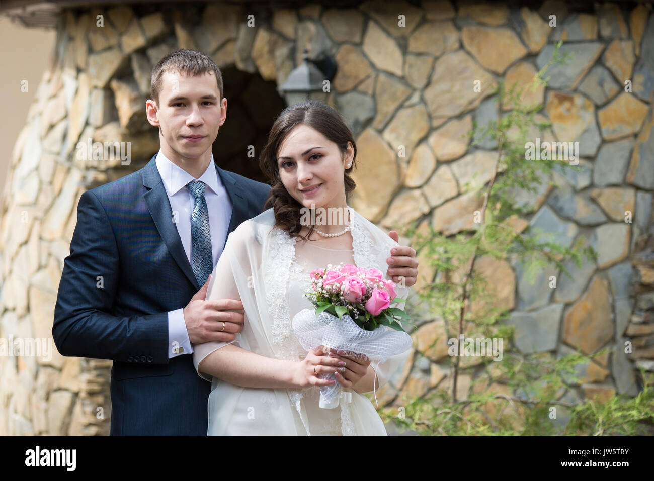 Beautiful married couple in the wedding day Stock Photo - Alamy