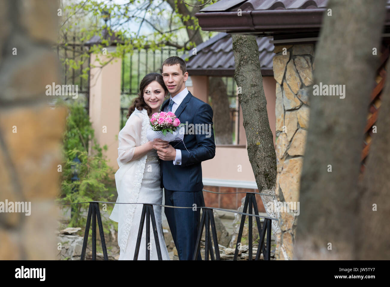 Beautiful married couple in the wedding day Stock Photo - Alamy