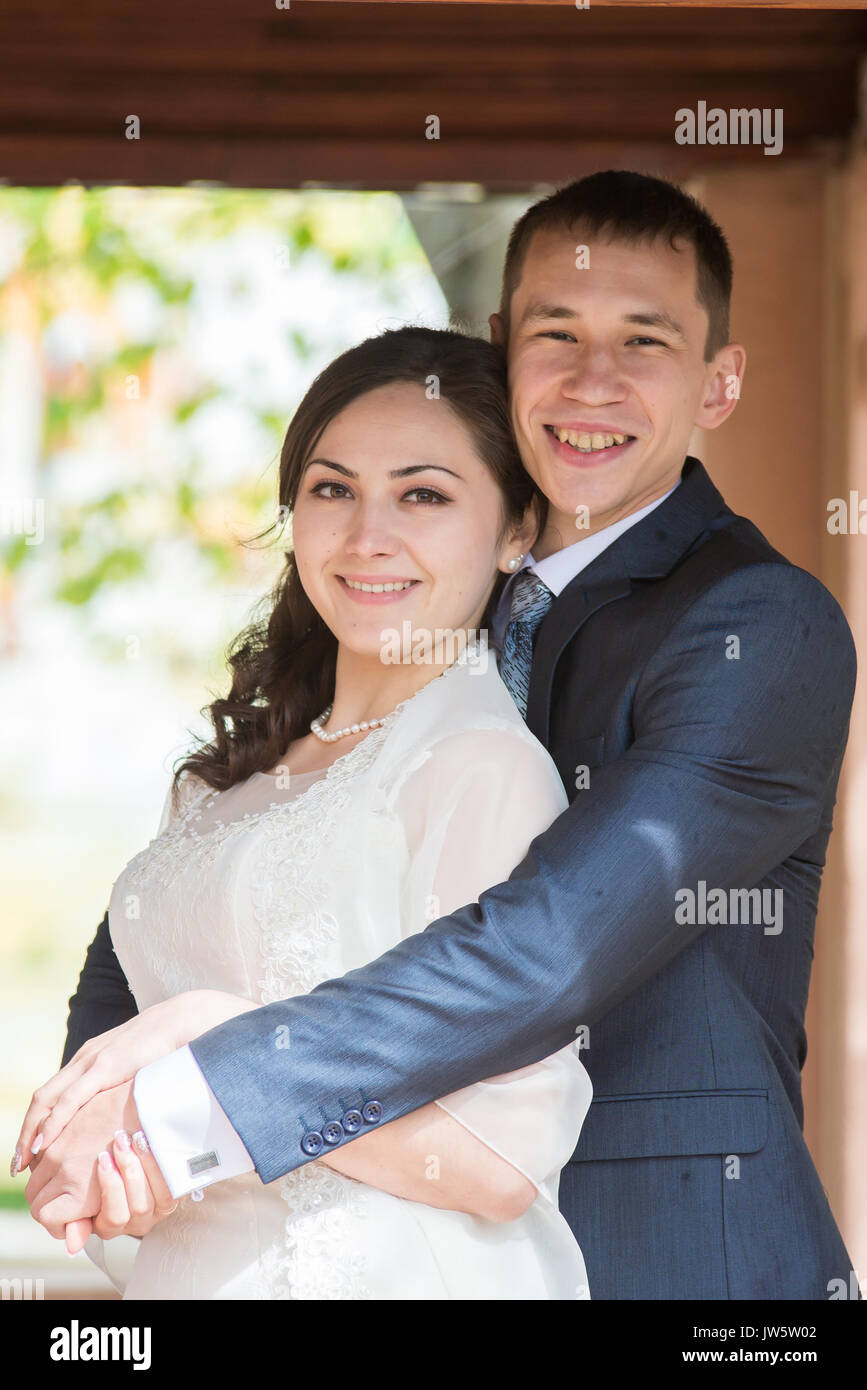 Beautiful married couple in the wedding day Stock Photo - Alamy