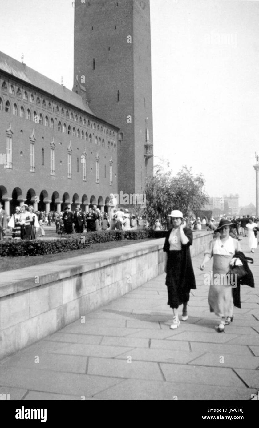British society 1930s hi-res stock photography and images - Alamy