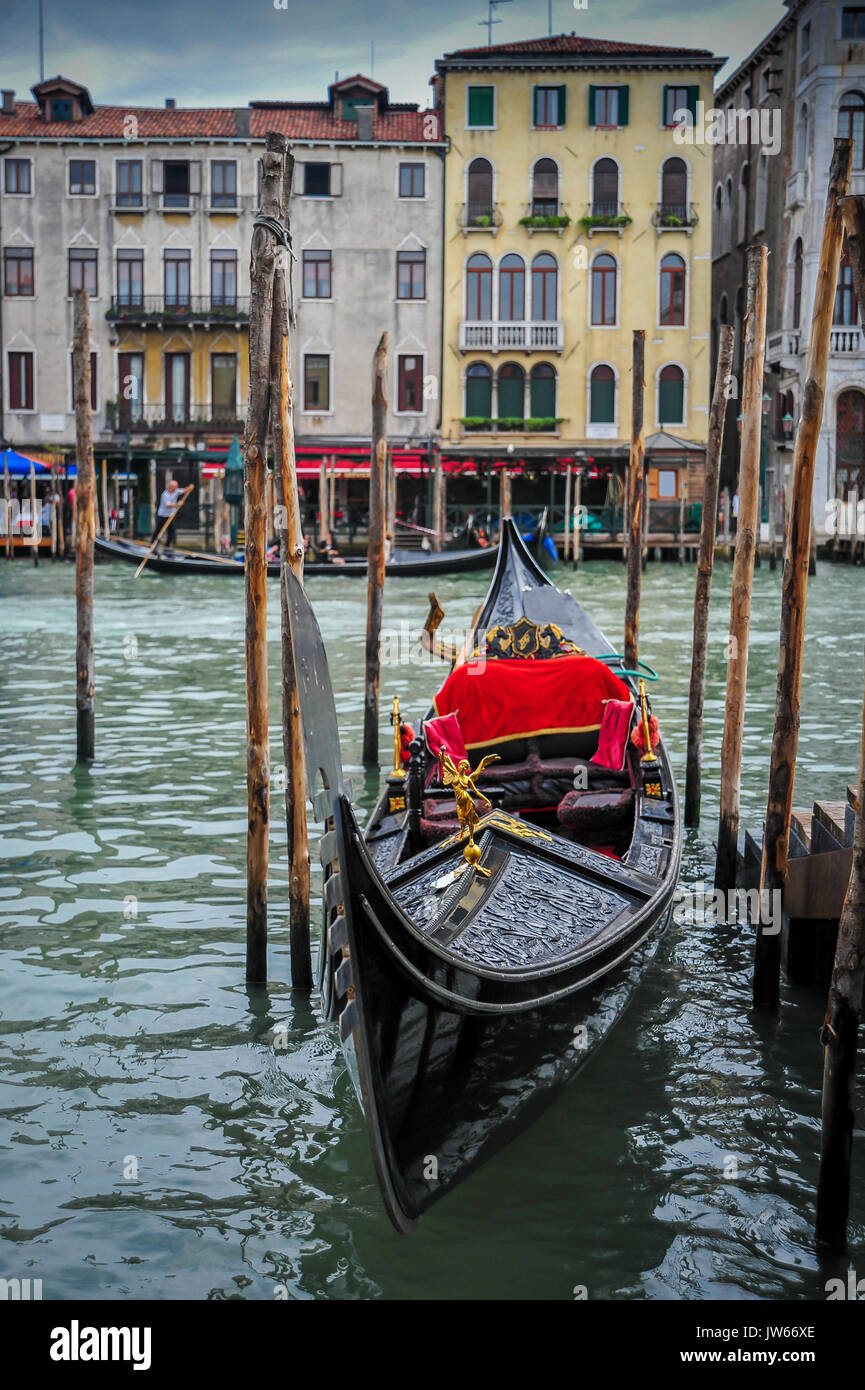 Red and black gondola hi-res stock photography and images - Alamy