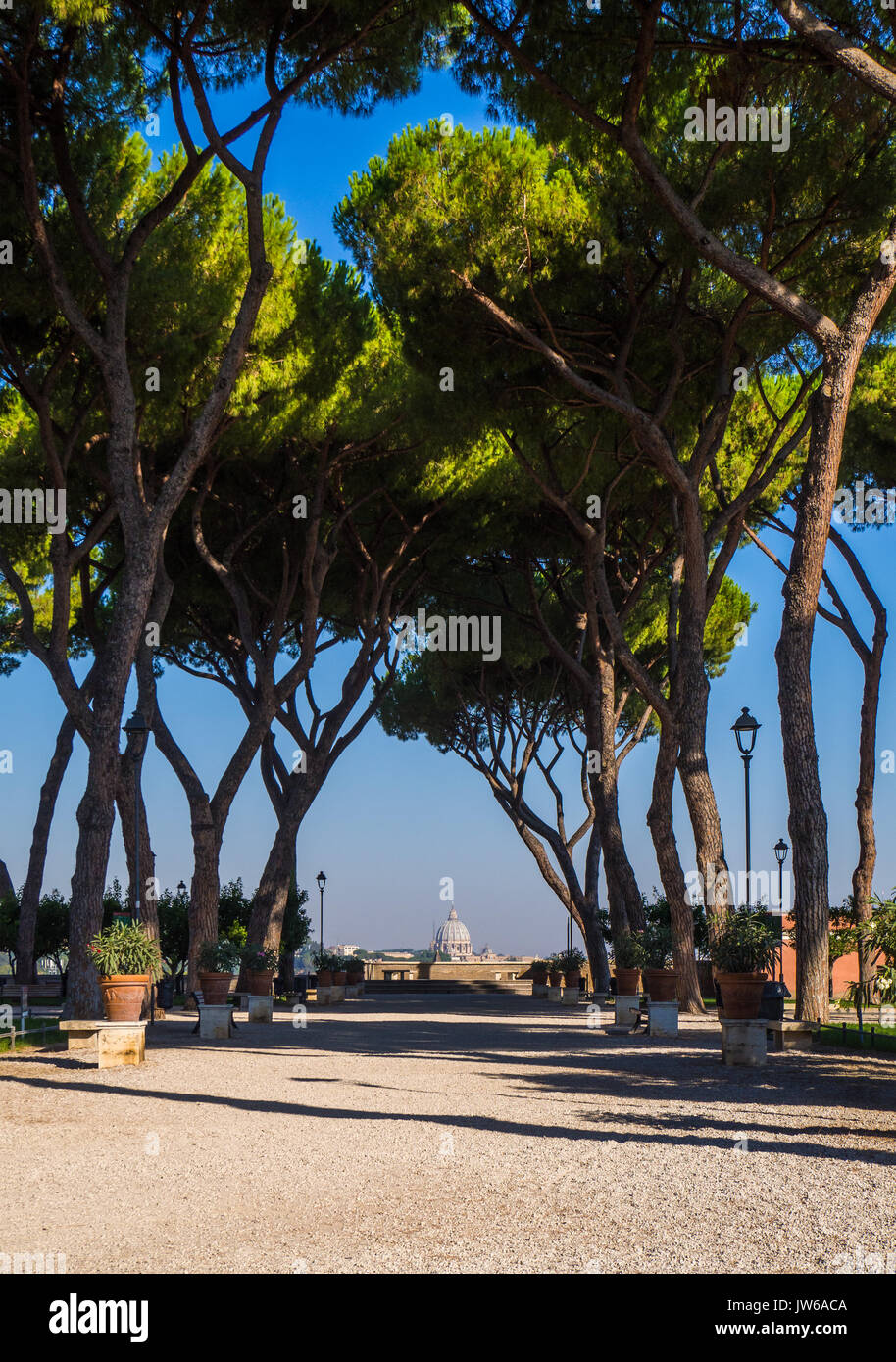 Keyhole garden hi-res stock photography and images - Alamy