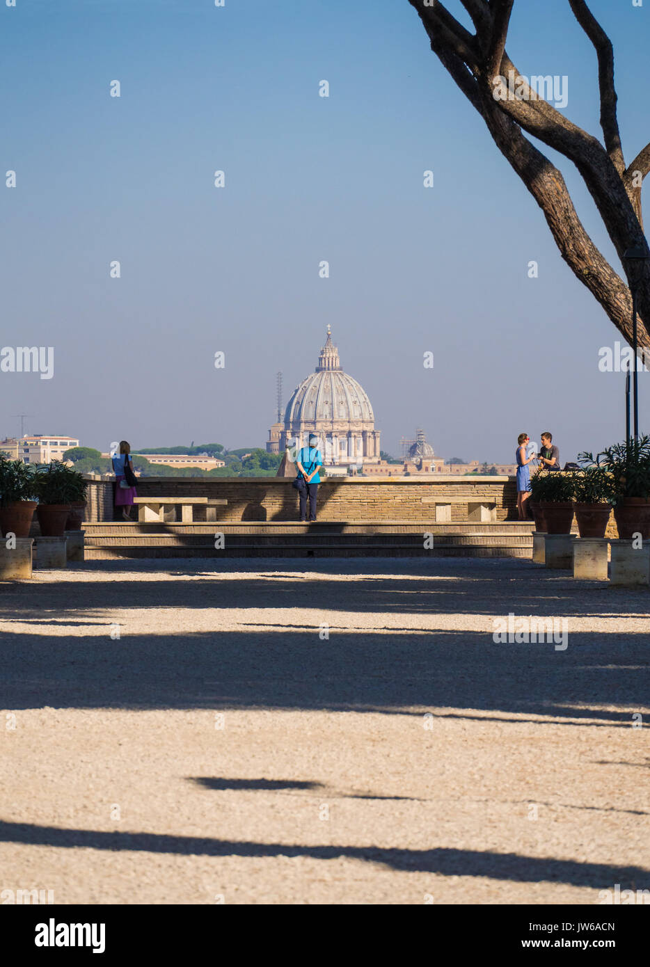 Keyhole garden hi-res stock photography and images - Alamy