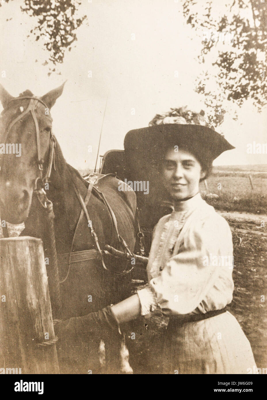 Young woman with a horse and carriage 1907 to 1908 In the US state of ...
