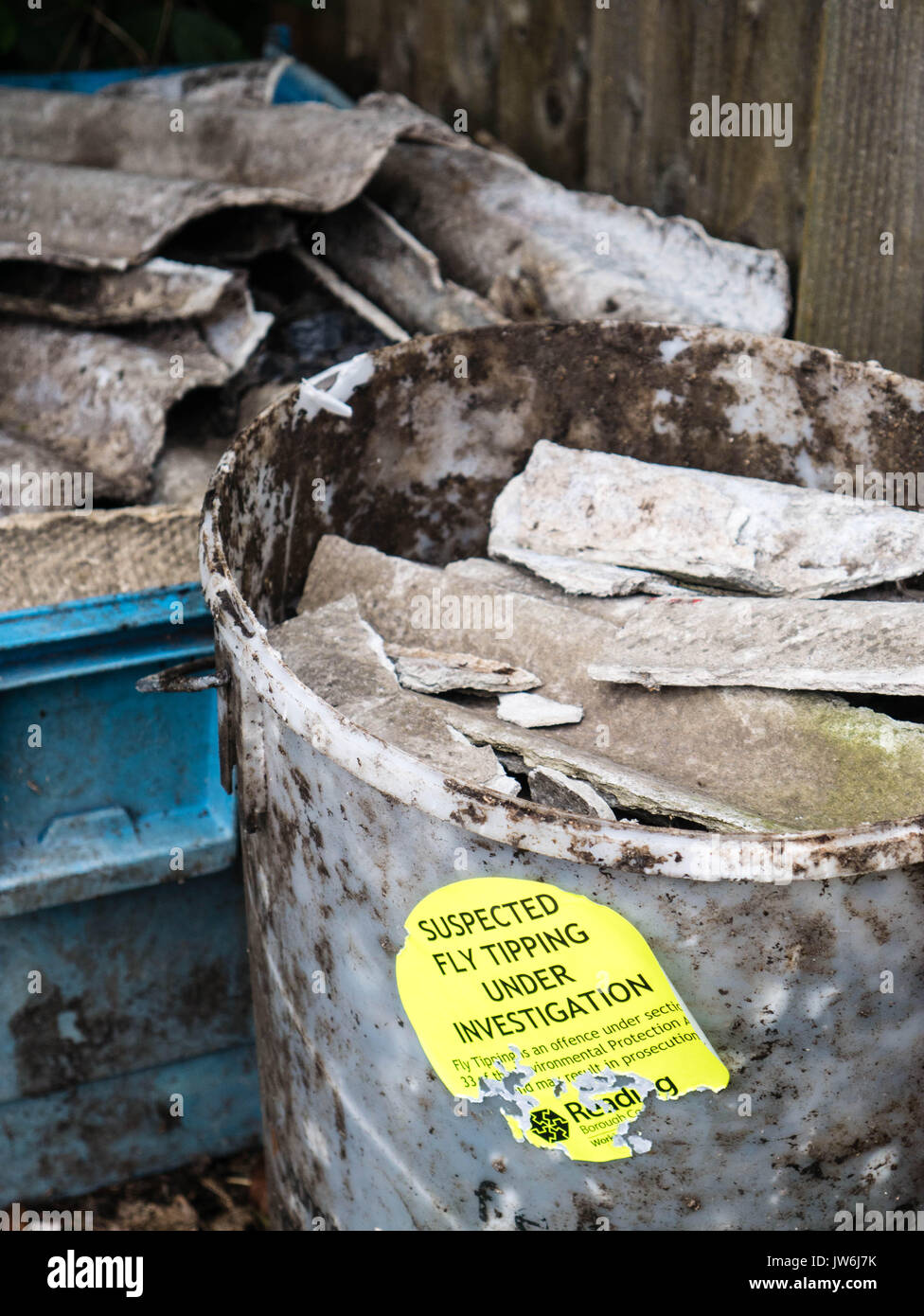 Asbestos fly tipping hi-res stock photography and images - Alamy