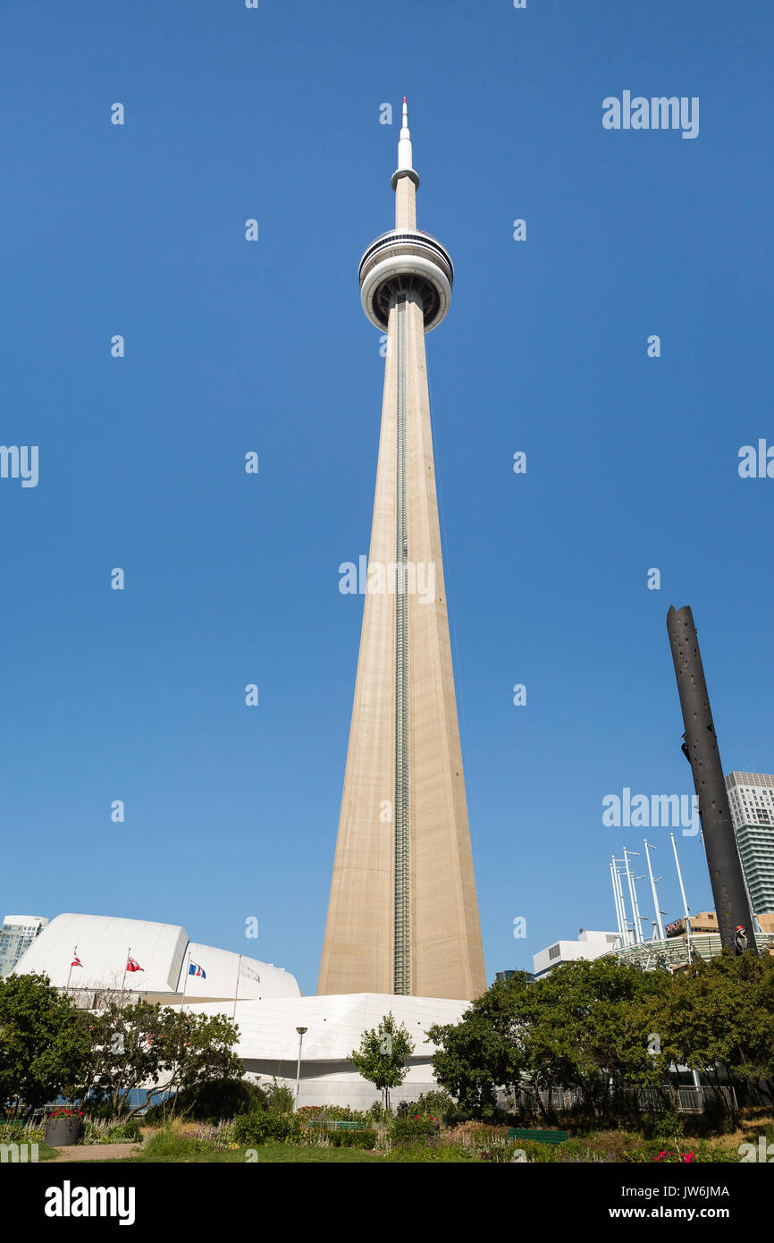 The amazing Tower in the centre of Toronto Ontario Canada Stock Photo ...