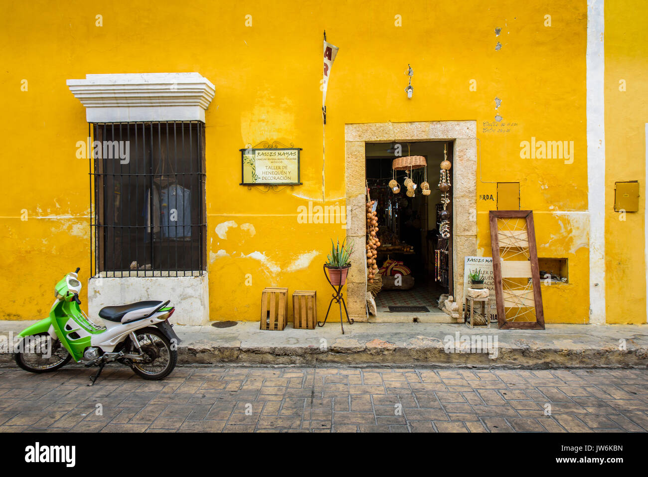 Shop in Izamal, Yucatan, Mexico Stock Photo - Alamy