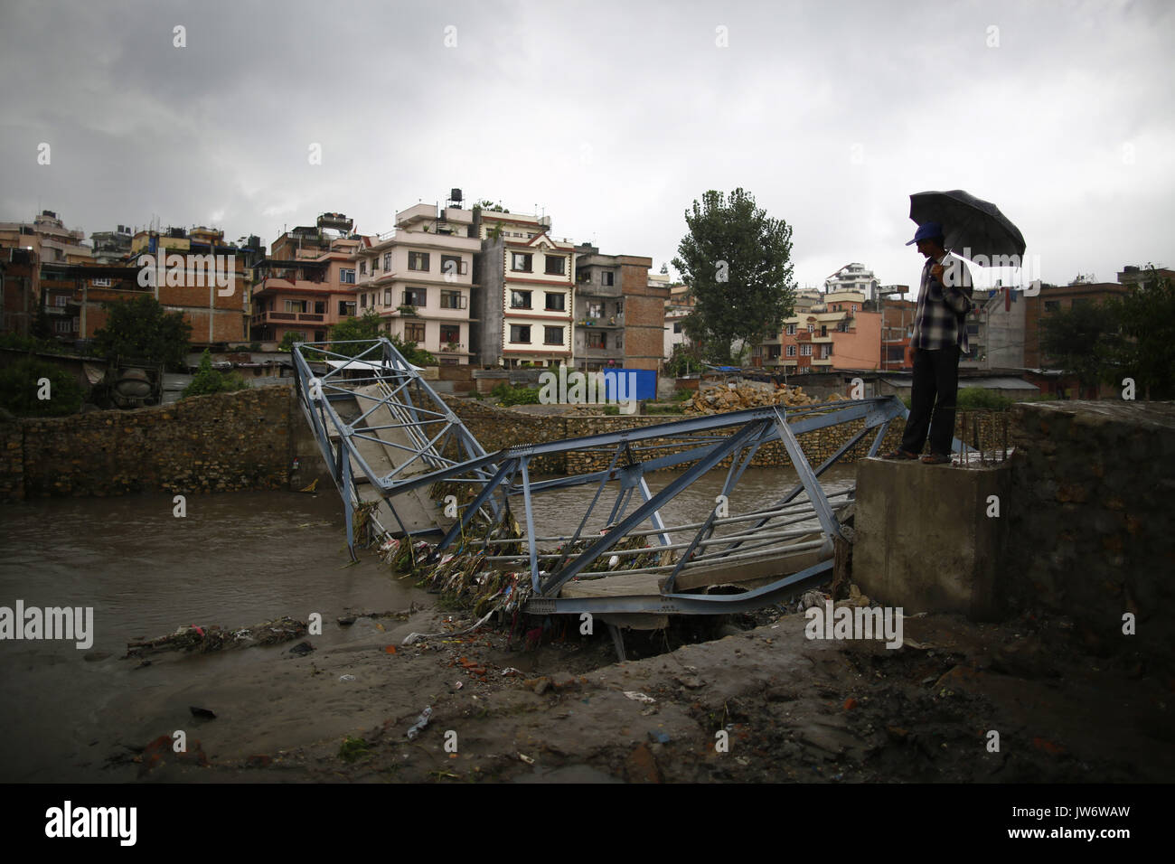 Collapsed bridge hi-res stock photography and images - Alamy