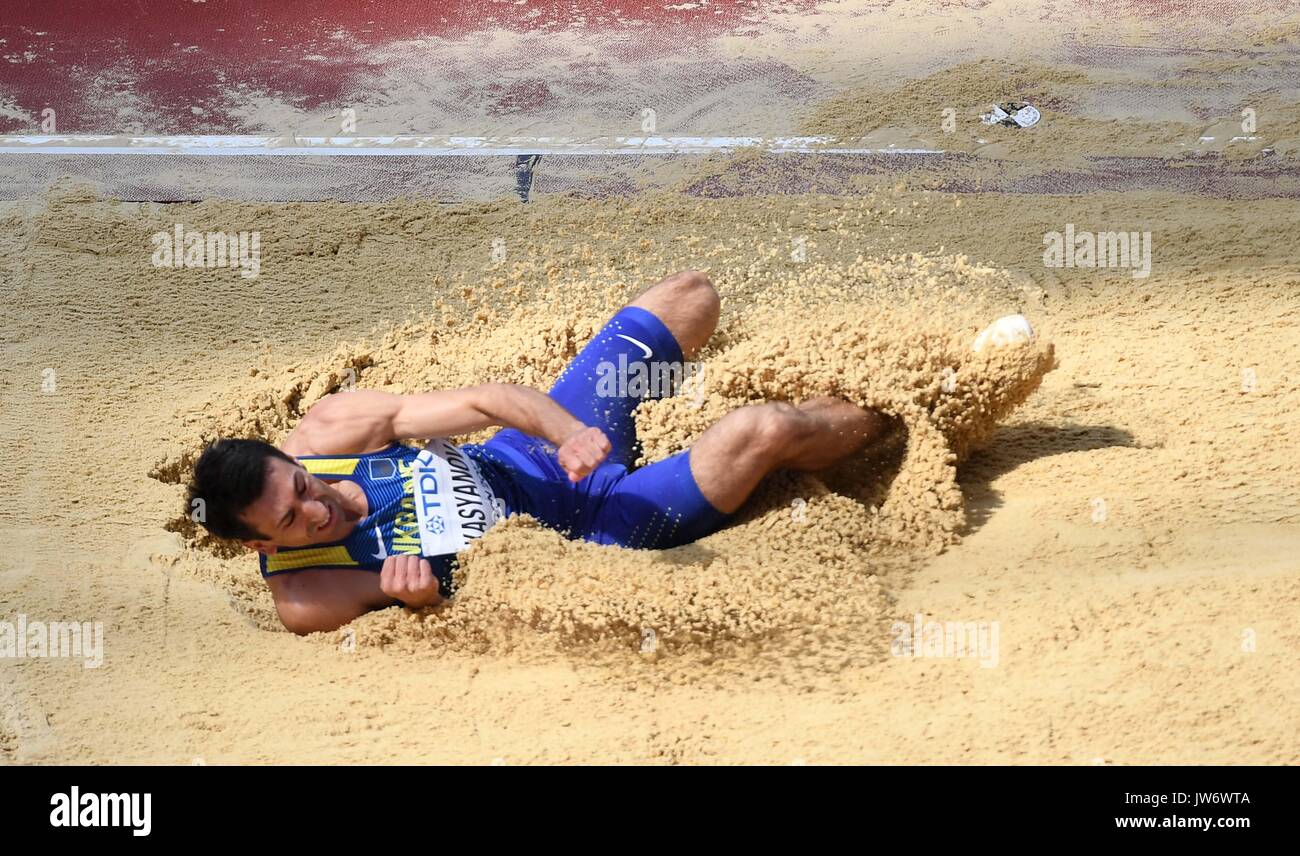 Mens decathlon long jump hi-res stock photography and images - Alamy