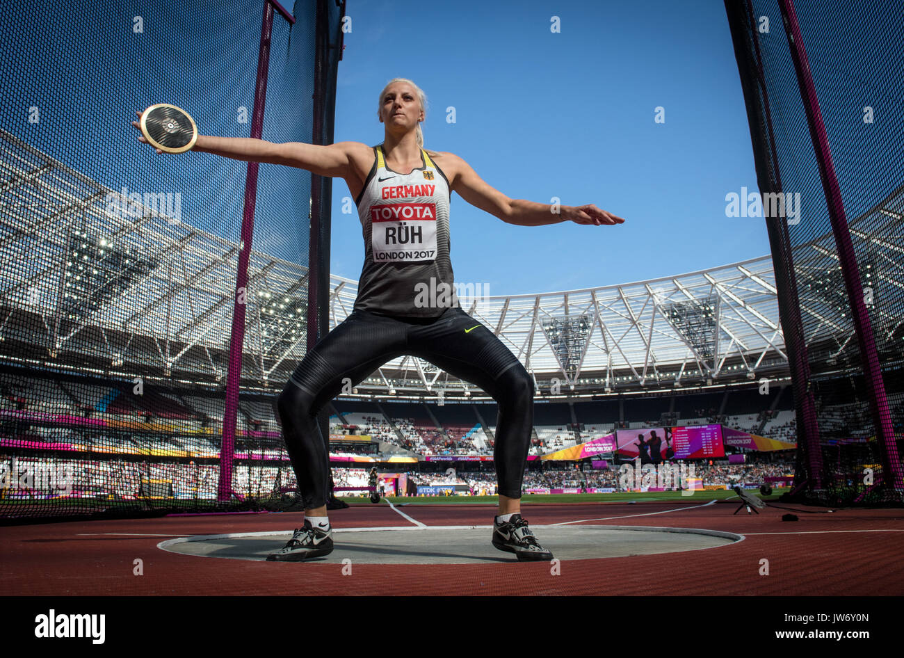 London, UK. 11th Aug, 2017. German discus thrower Anna Ruh in action ...