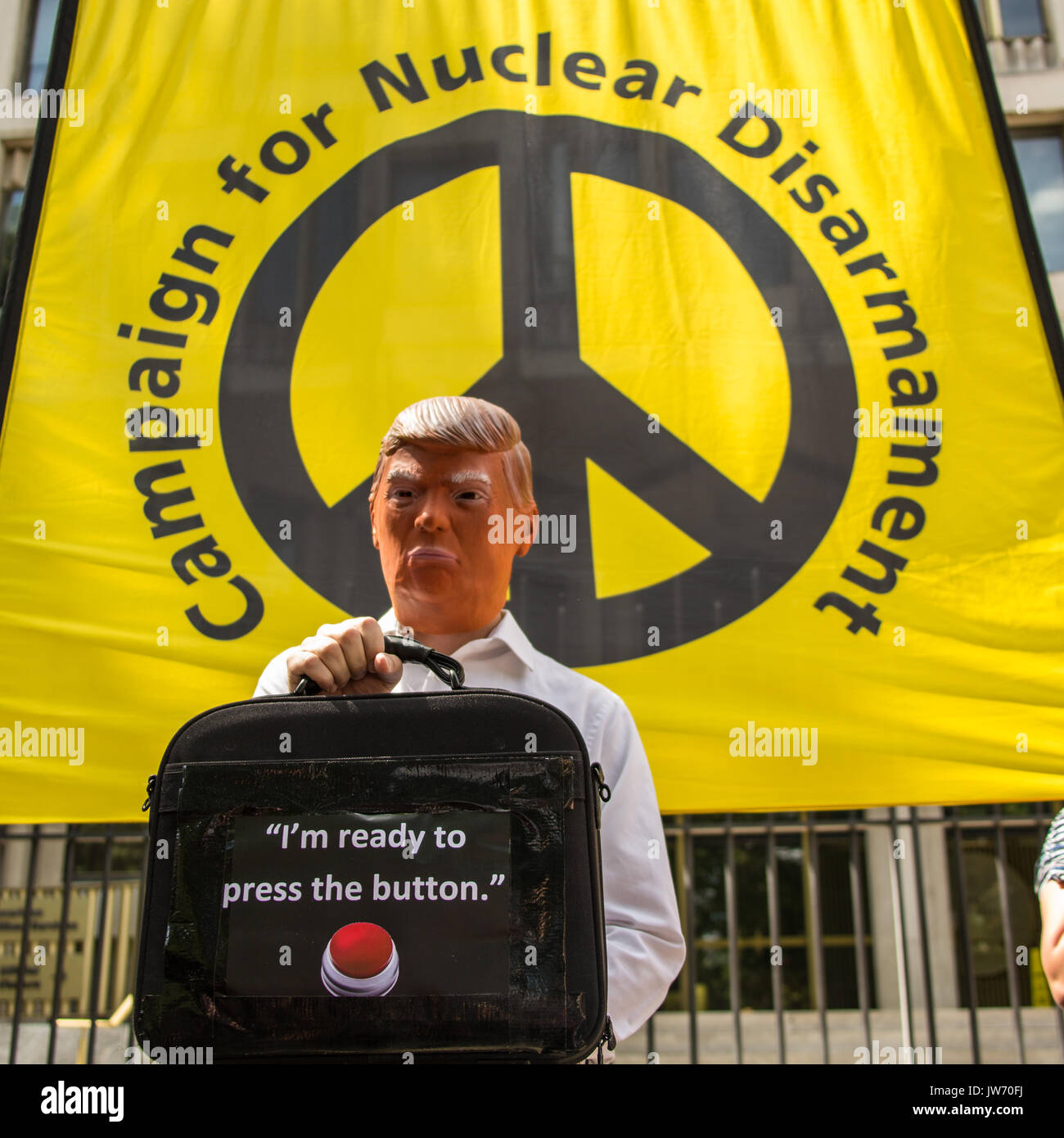 Nuclear button hand hi-res stock photography and images - Alamy