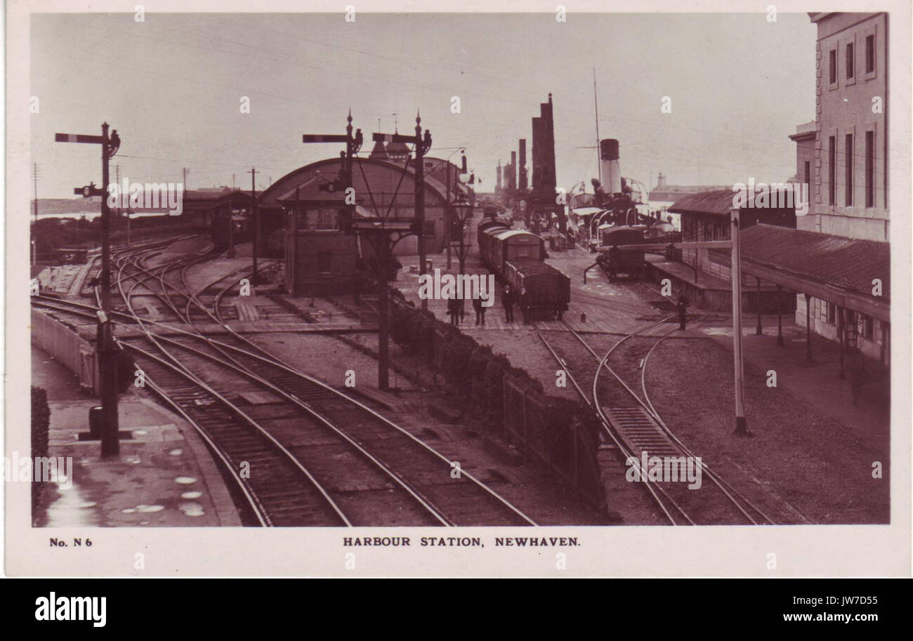 Newhaven Harbour station Stock Photo - Alamy