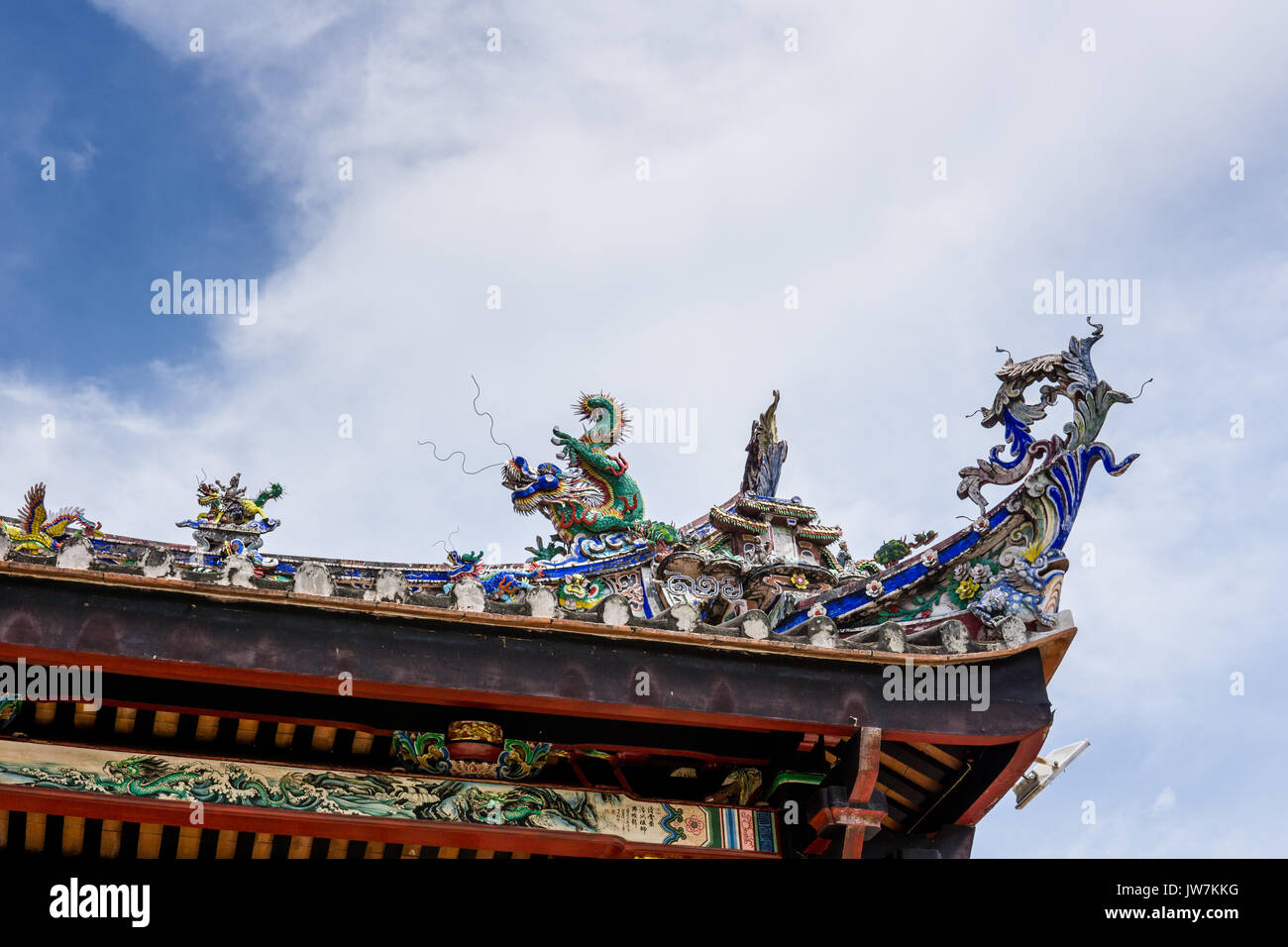 Sculptures on roof hi-res stock photography and images - Alamy